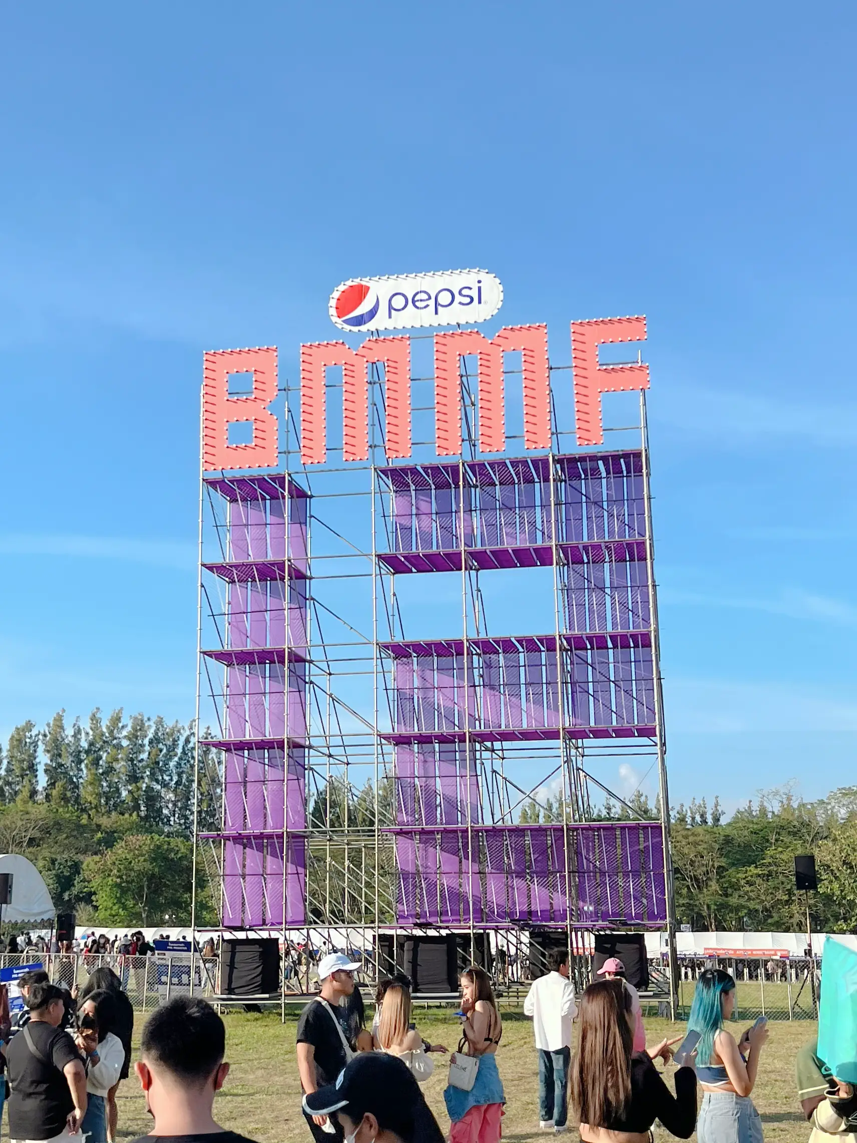 IDEAS #OOTD Look ไปคอนเสิร์ตเฟส พร้อมพิกัด🔥🎶 | แกลเลอรีที่โพสต์โดย กะทิ ...