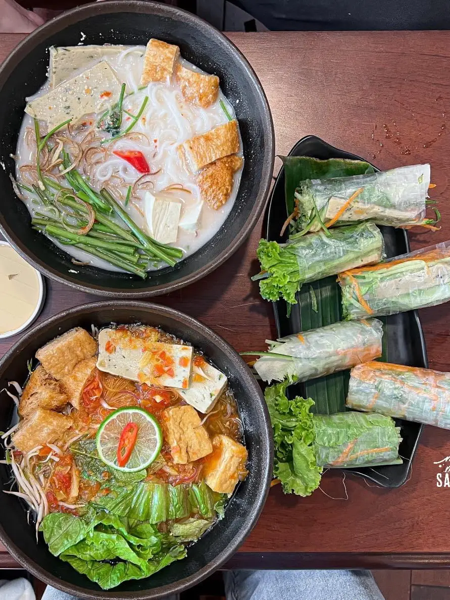 QUÁN CHAY NGON TRONG HẺM NHỎ QUẬN PHÚ NHUẬN 😋 | Bộ sưu tập do YAN Foods ...