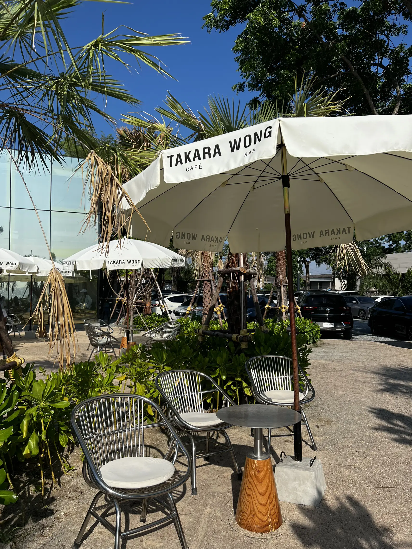 TAKARA cafe and WONG bar | Bangsaen | แกลเลอรีที่โพสต์โดย eyejoong | Lemon8