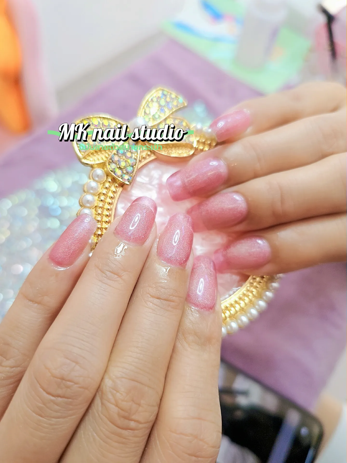 Nail extension + pink rainbow 🌈 hologram 🥰 | แกลเลอรีที่โพสต์โดย LWX | Lemon8