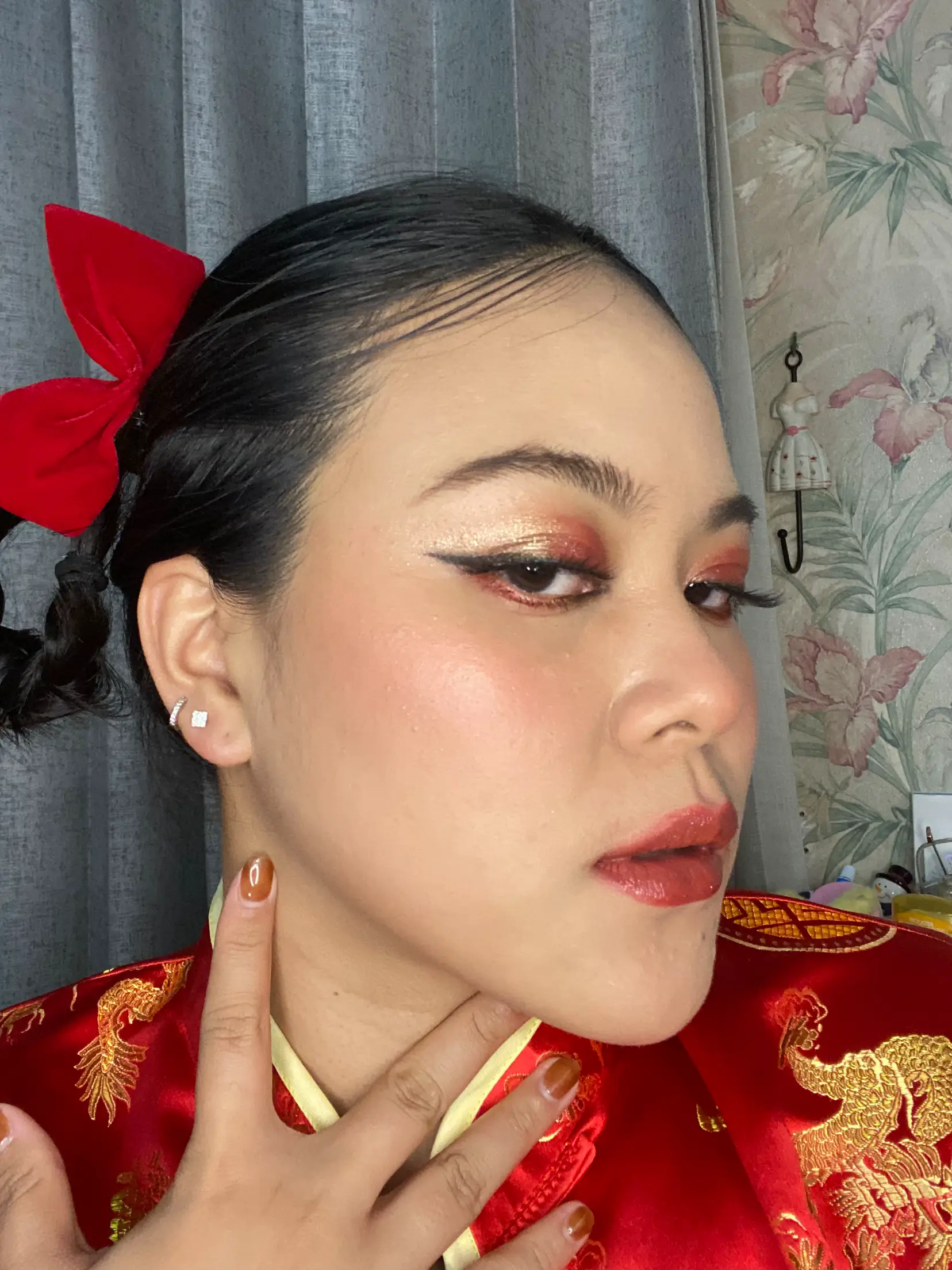 พาแต่งหน้า Chinese New Year MAKEUP LOOKs 新年快乐！ 很美啊！🧧 | แกลเลอรีที่โพสต์ ...