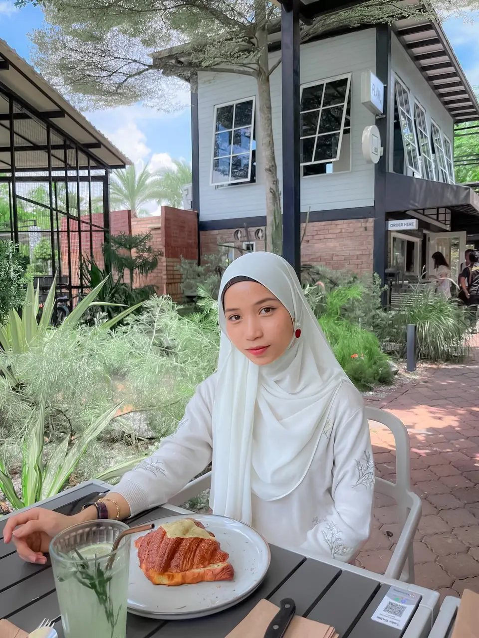 That girl pose | Galeri disiarkan oleh puteri | Lemon8