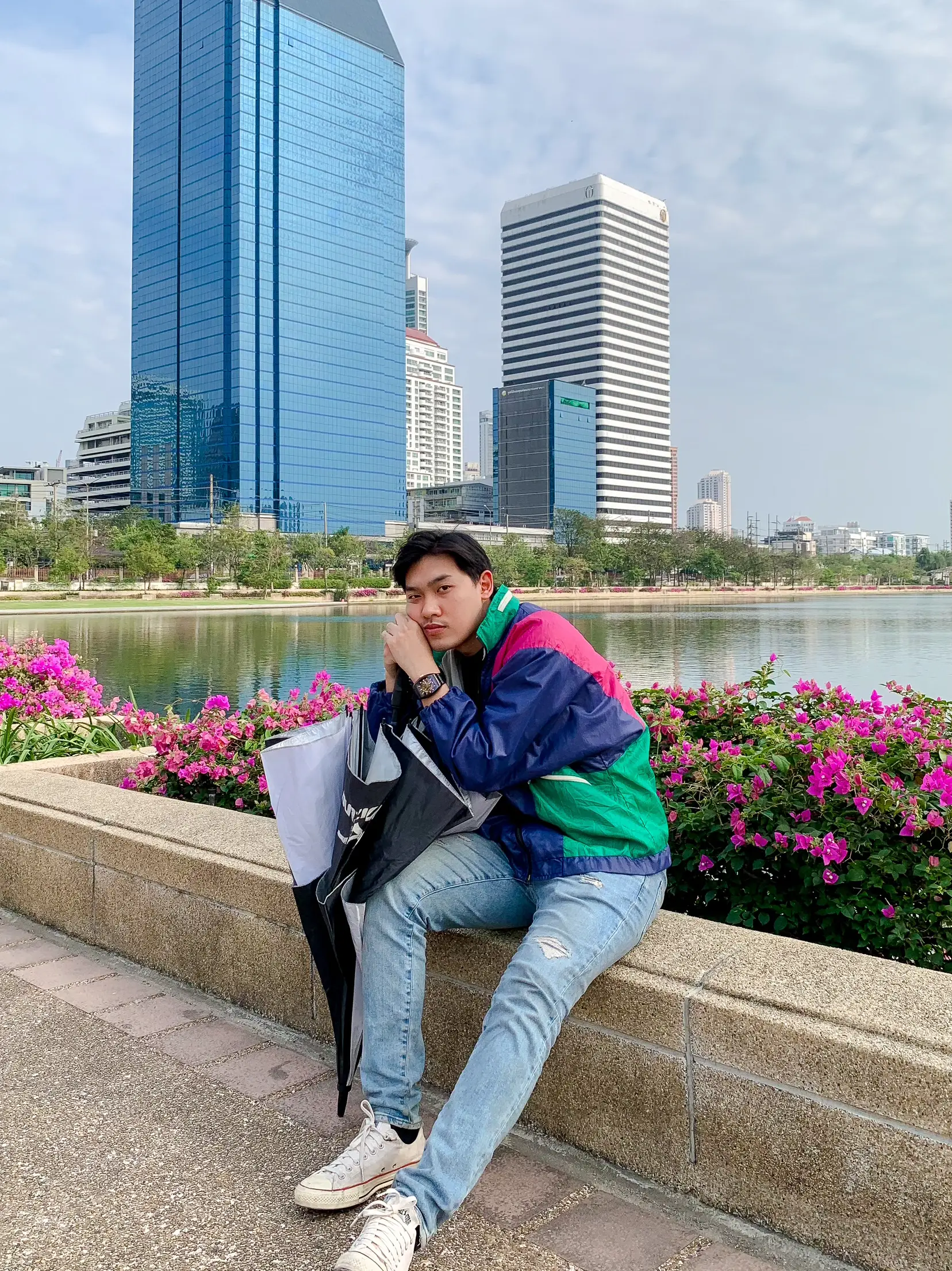 🌺🌸พาไปถ่ายรูปกับดอกเฟื่องฟ้าที่สวนเบญจกิติ🌞 | แกลเลอรีที่โพสต์โดย SuperCat | Lemon8