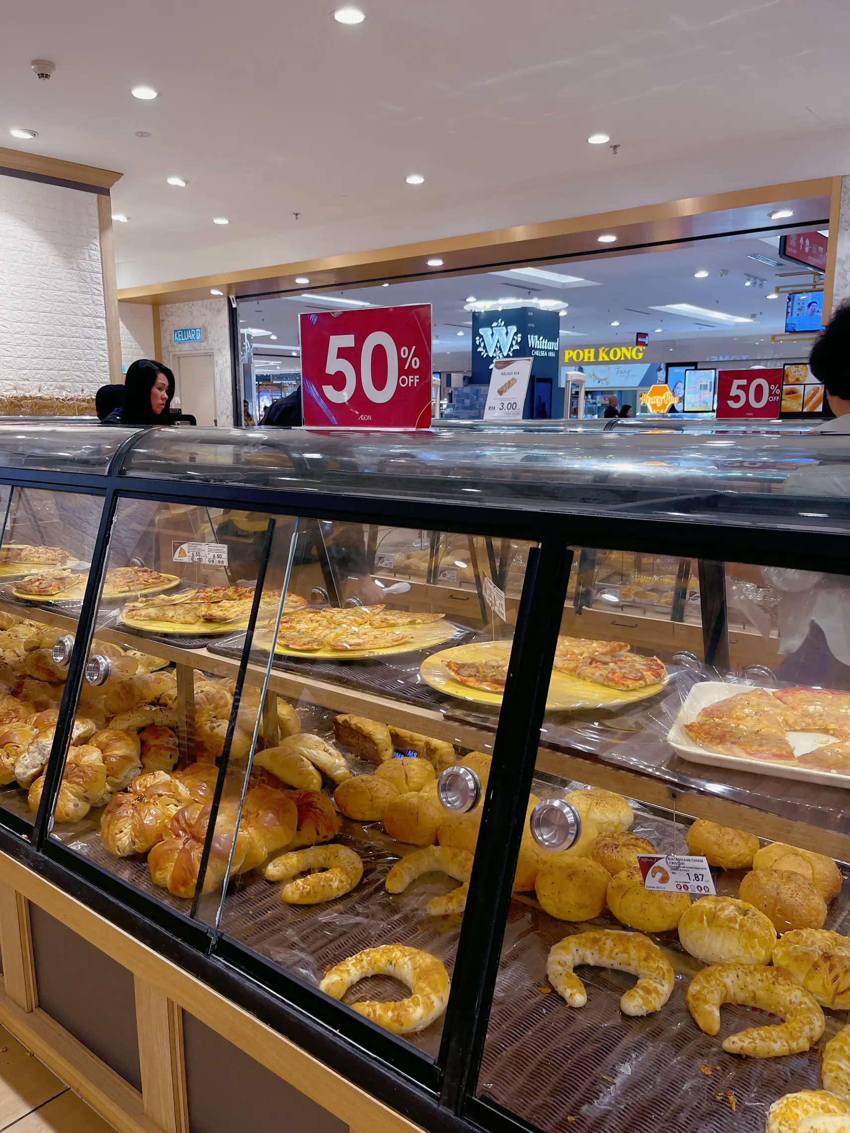 🤯 50% off after 6pm at Aeon food section | Galeri disiarkan oleh Elyse ...