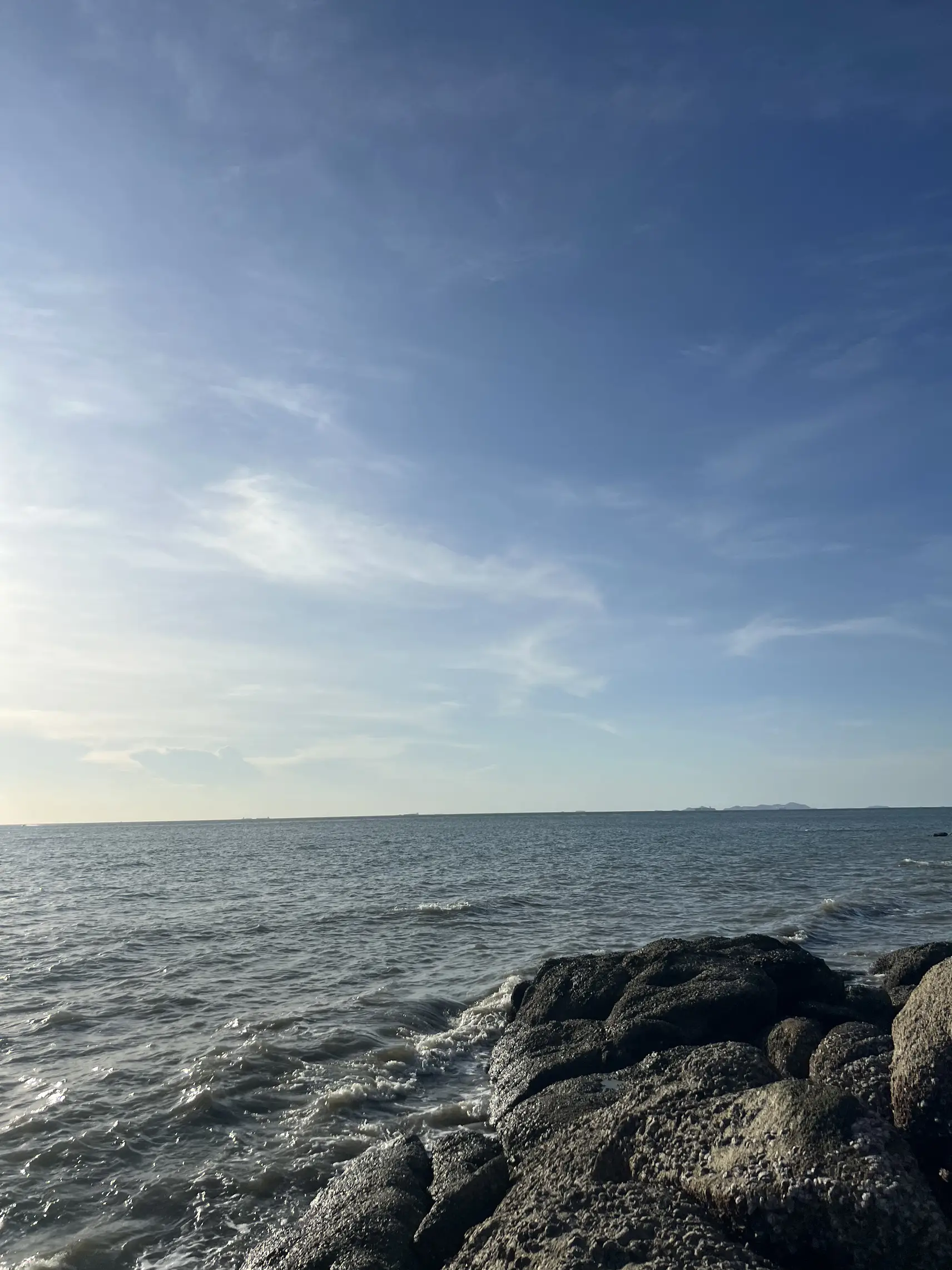 Take a picture of Pattaya's secret beach. | Gallery posted by Khun'ning | Lemon8