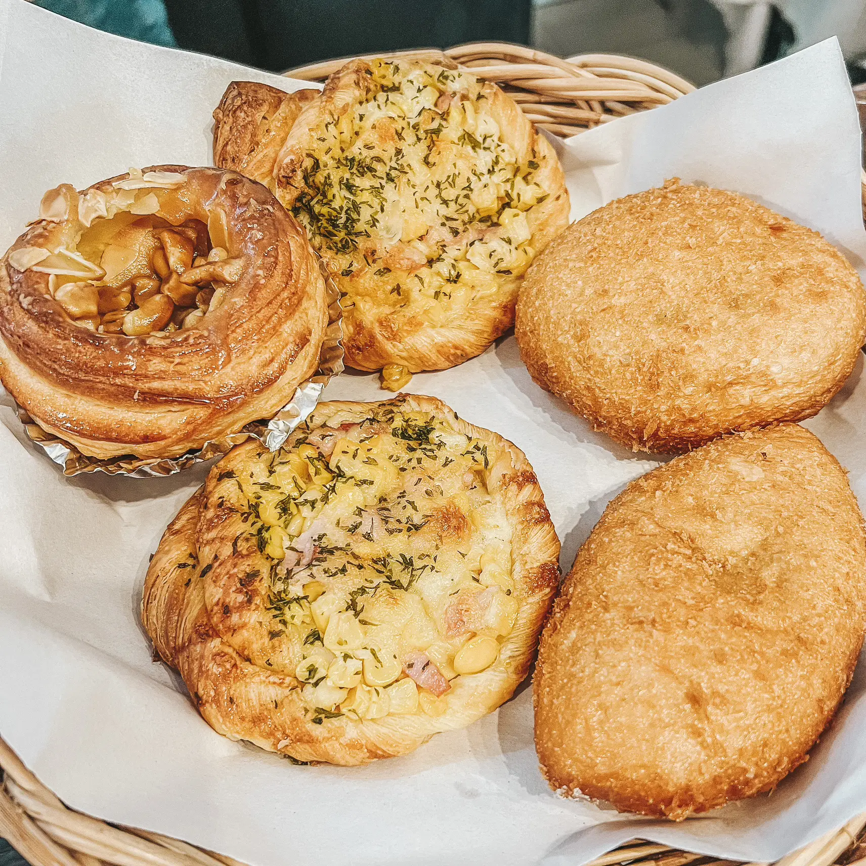 🍞Fresh from the stove with a secret bread shop in the A & C Bakery ...