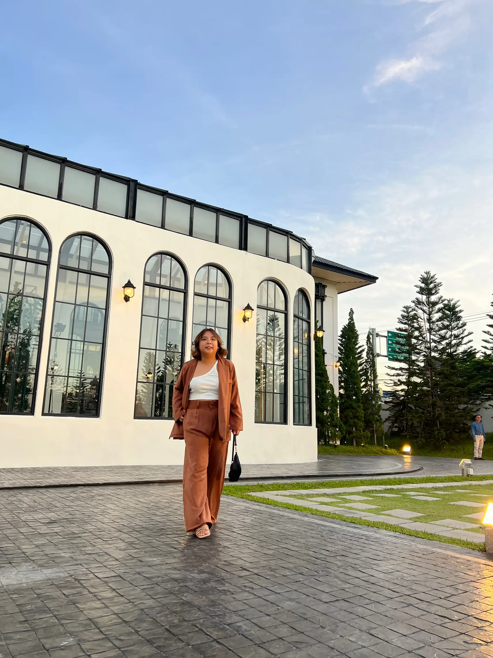 ภิวา กับ ชุดไปงานแต่ง แบบ สาวอวบ 💃🏻 | แกลเลอรีที่โพสต์โดย phiwa ♡ | Lemon8