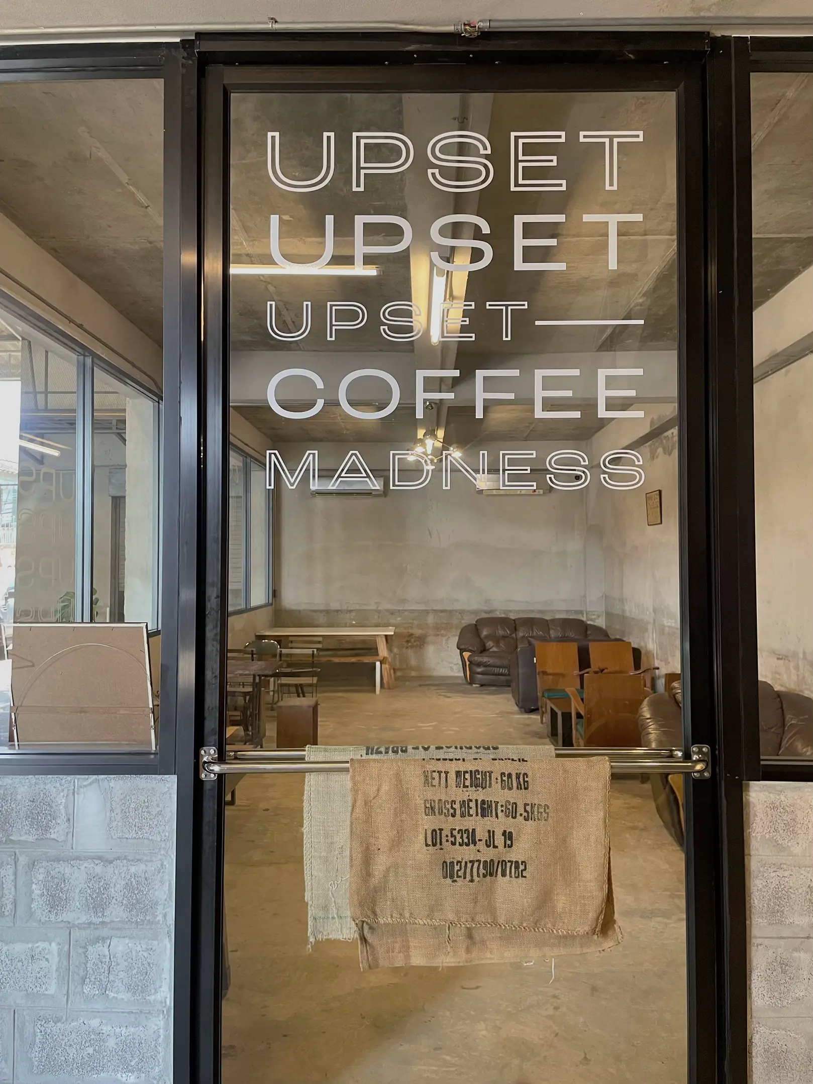 UPSET : COFFEE MADNESS คาเฟ่สไตล์ลอฟท์ จ.นครสวรรค์ ☕️ | แกลเลอรีที่ ...