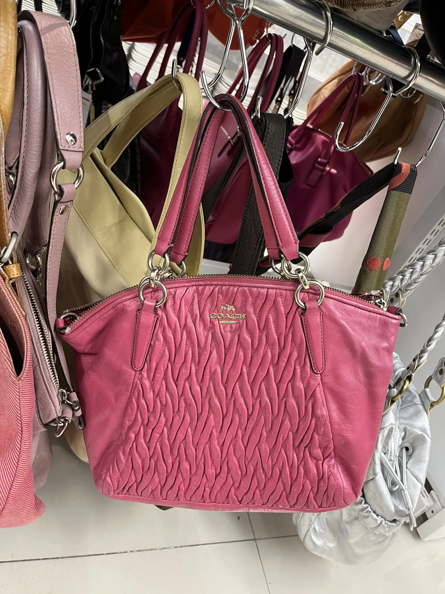 TOUR : ส่องกระเป๋าร้านมือสองญี่ปุ่น ทั้ง Fendi, Coach, MCM | แกลเลอรี ...