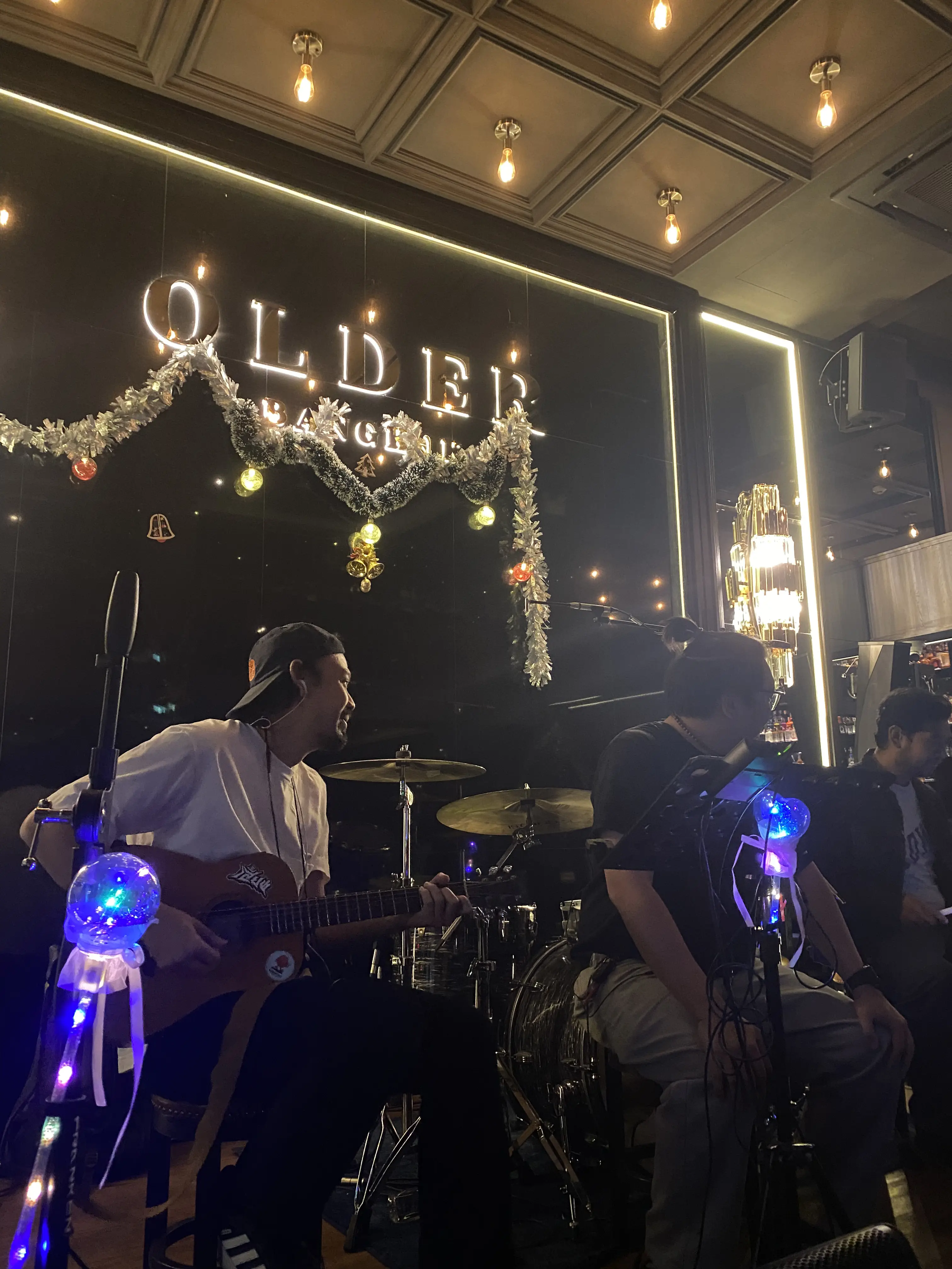 OLDER | ร้านนั่งชิวย่านสนามเป้า 👵🏻🍻 | แกลเลอรีที่โพสต์โดย OUN | Lemon8