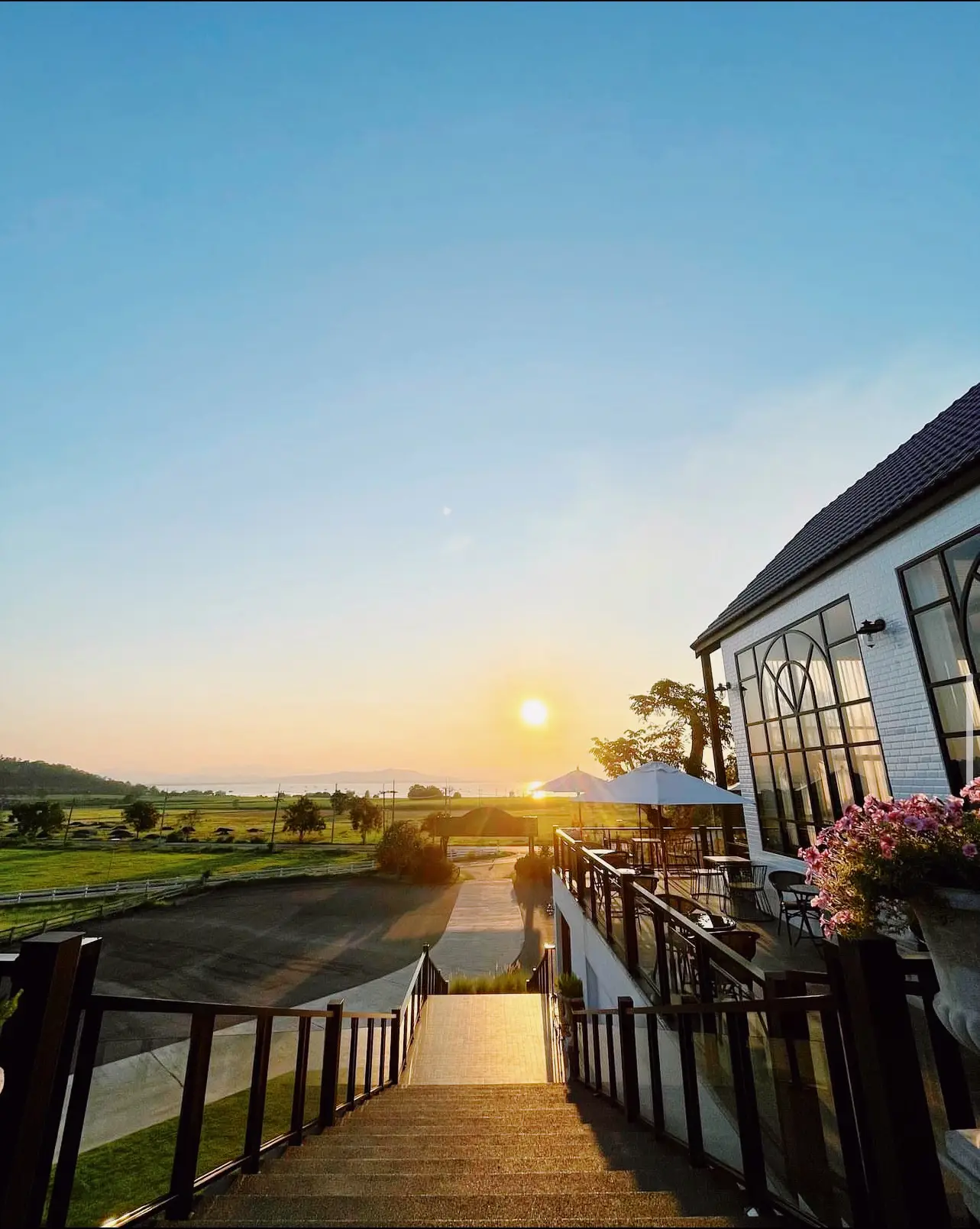 Ninety-nine Cafe&Chillbar | แกลเลอรีที่โพสต์โดย 𝐕𝐈𝐓𝐀𝐌𝐈𝐋𝐊. | Lemon8