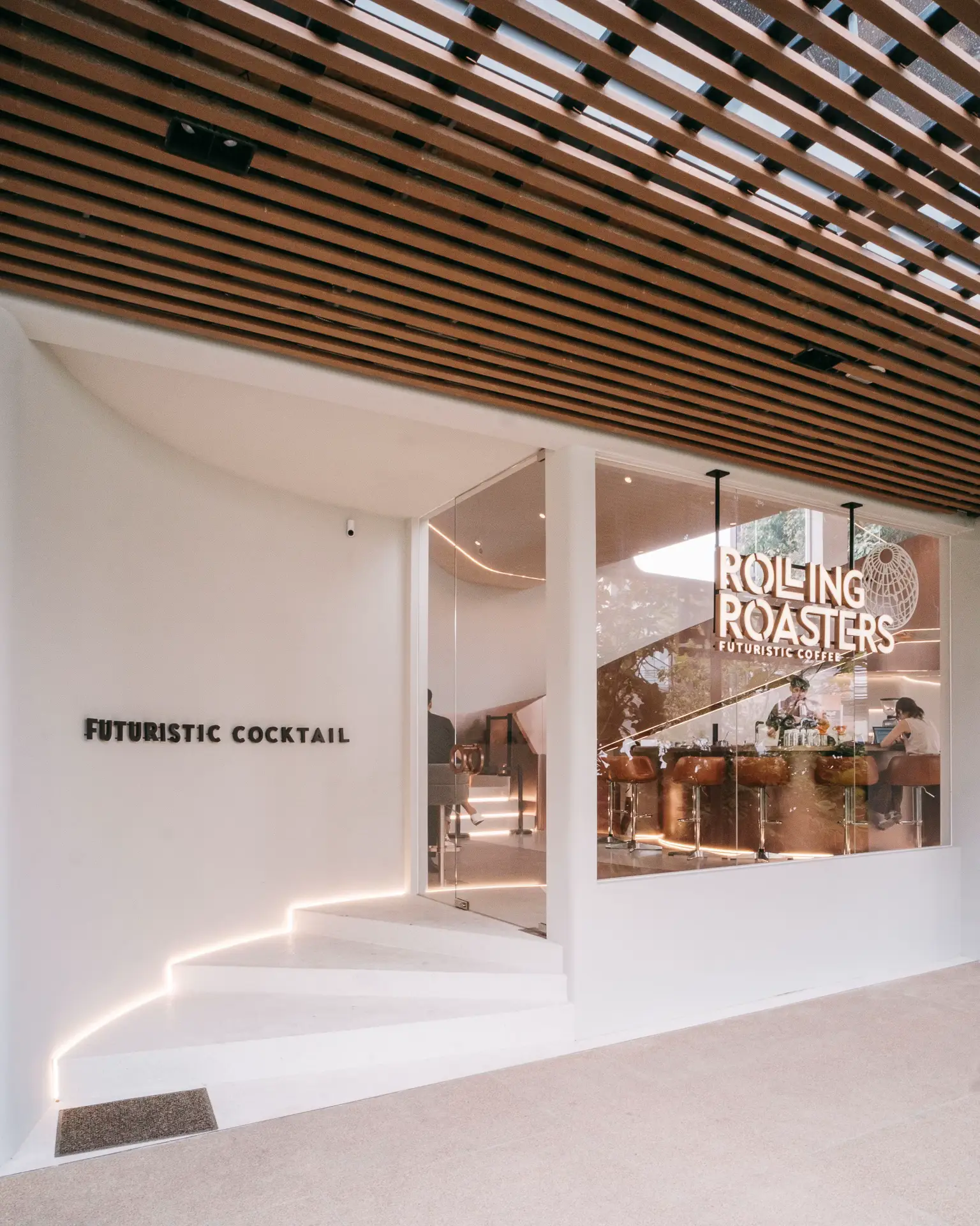 Rolling Roasters เปิดสาขาใหม่ในโครงการ Earth Ekamai | Gallery posted by Rattomarty | Lemon8