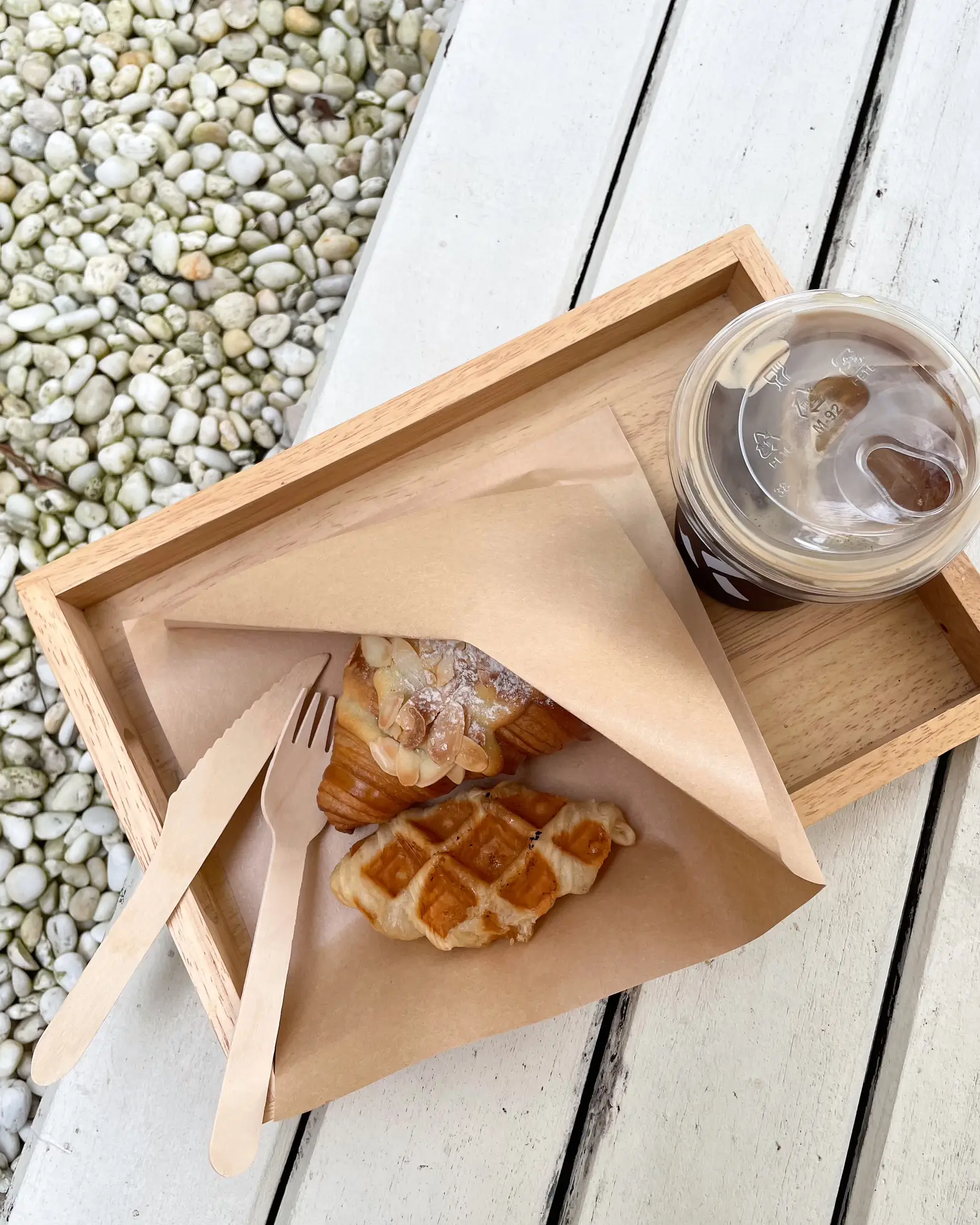 kano_coffee คาเฟ่พระราม5 🪑🎧🤍 | แกลเลอรีที่โพสต์โดย 포이 Ploy 🎧💗 | Lemon8