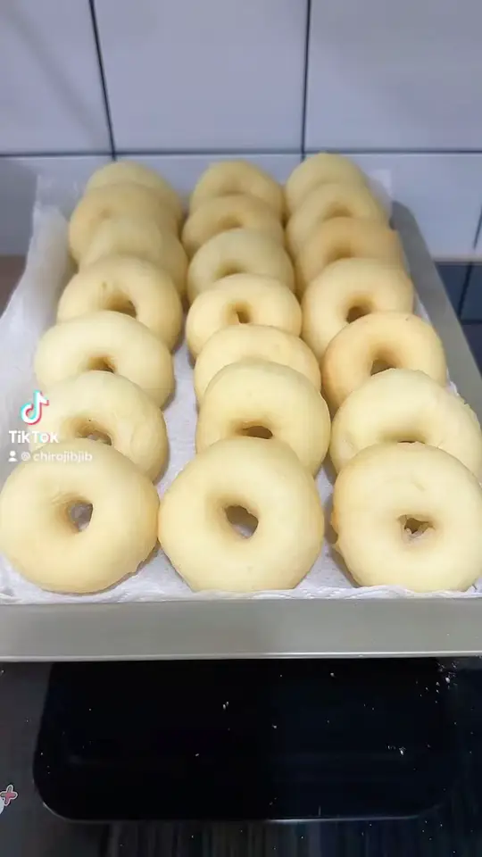 ทอดออกมาสีสวย น่าทานจริงๆ🥰 | วิดีโอที่เผยแพร่โดย Aishi Donut | Lemon8