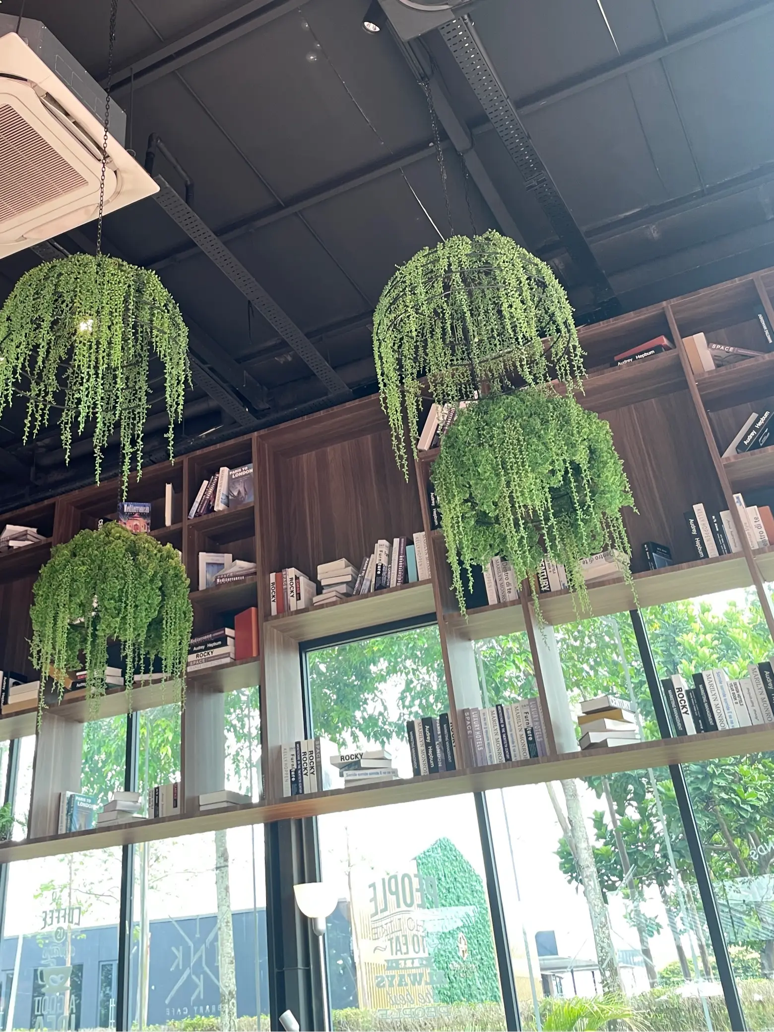 Aesthetic Cafe in Puncak Alam 🍽️ | Galeri disiarkan oleh athirah ♡ | Lemon8