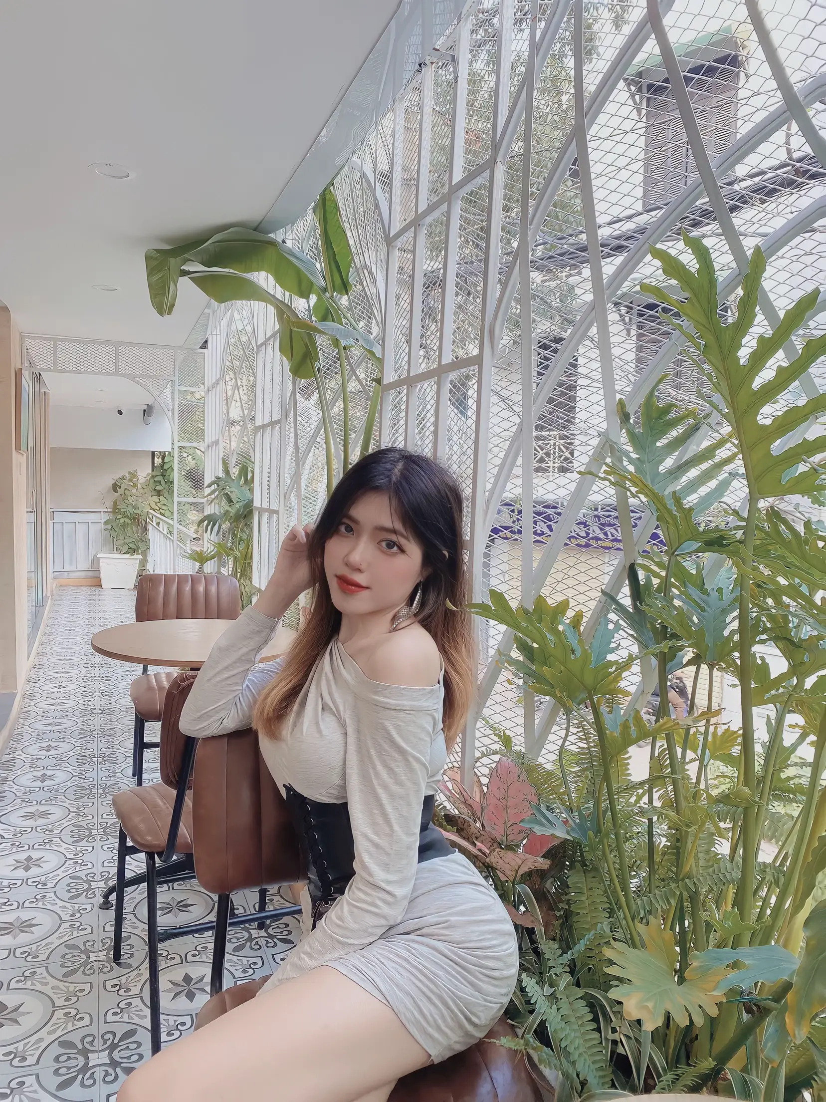 Gợi ý outfit đơn giản đi cafe vẫn sexy quyến rũ | แกลเลอรีที่โพสต์โดย Han Hyo Mii | Lemon8