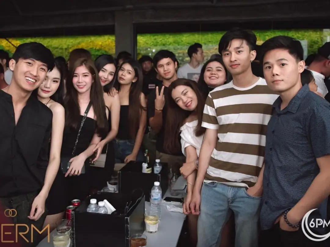 ปล่อยใจสนุกๆ แล้วไปจอยกันที่ TDERM ไนท์คลับสุดมันส์ย่านเอกมัย 🥃 | แกล ...