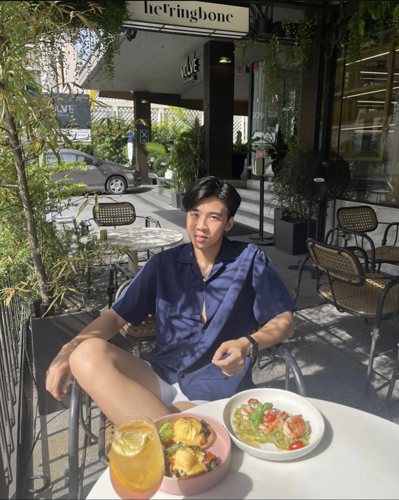 Posing Ideas Men Take Photo Dinner Restaurant | Gallery posted by Zicgo ...