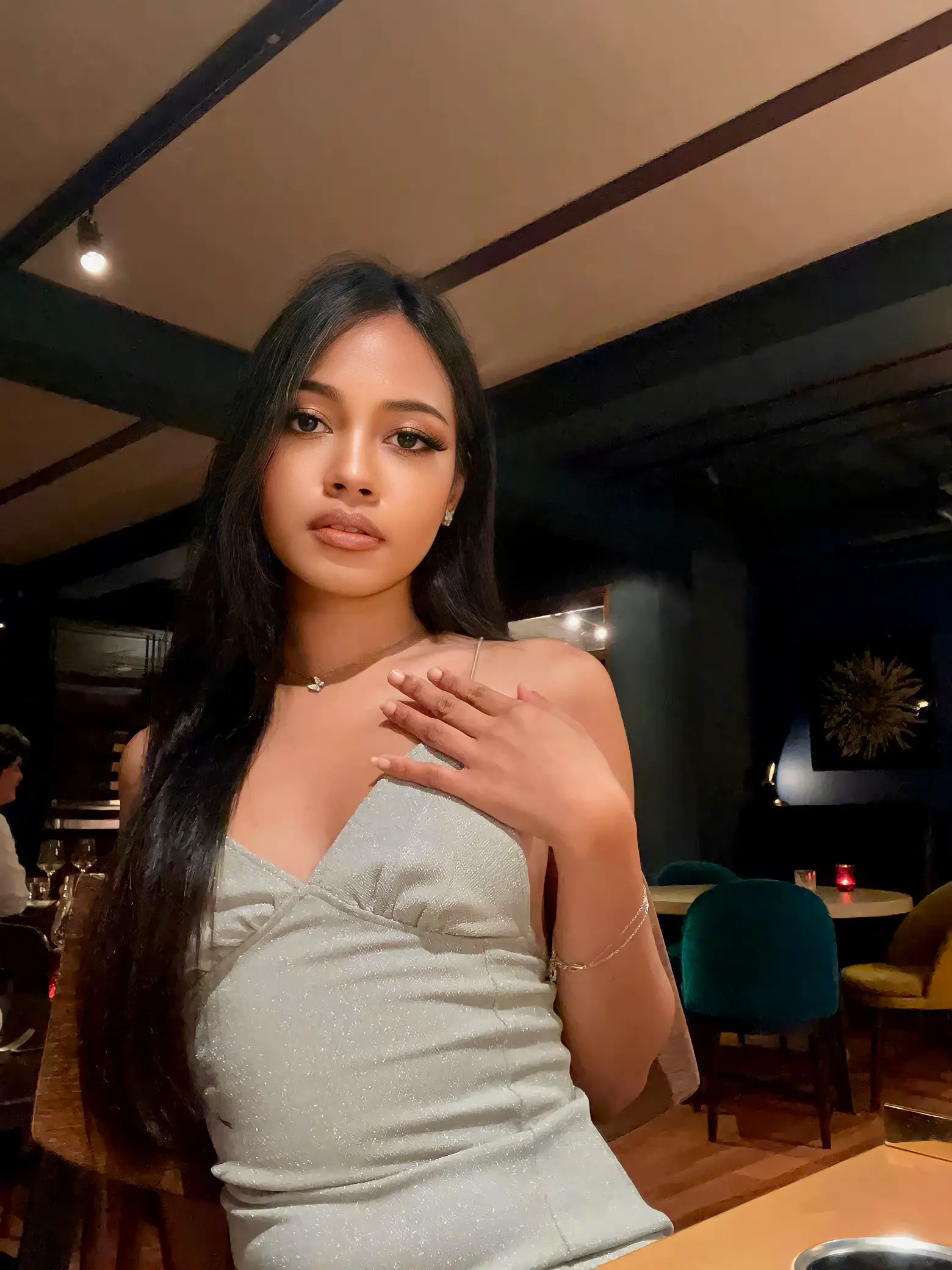 HOW TO Pose Bang Photo Fine Dining Girl Style | Gallery posted by Trace | Lemon8