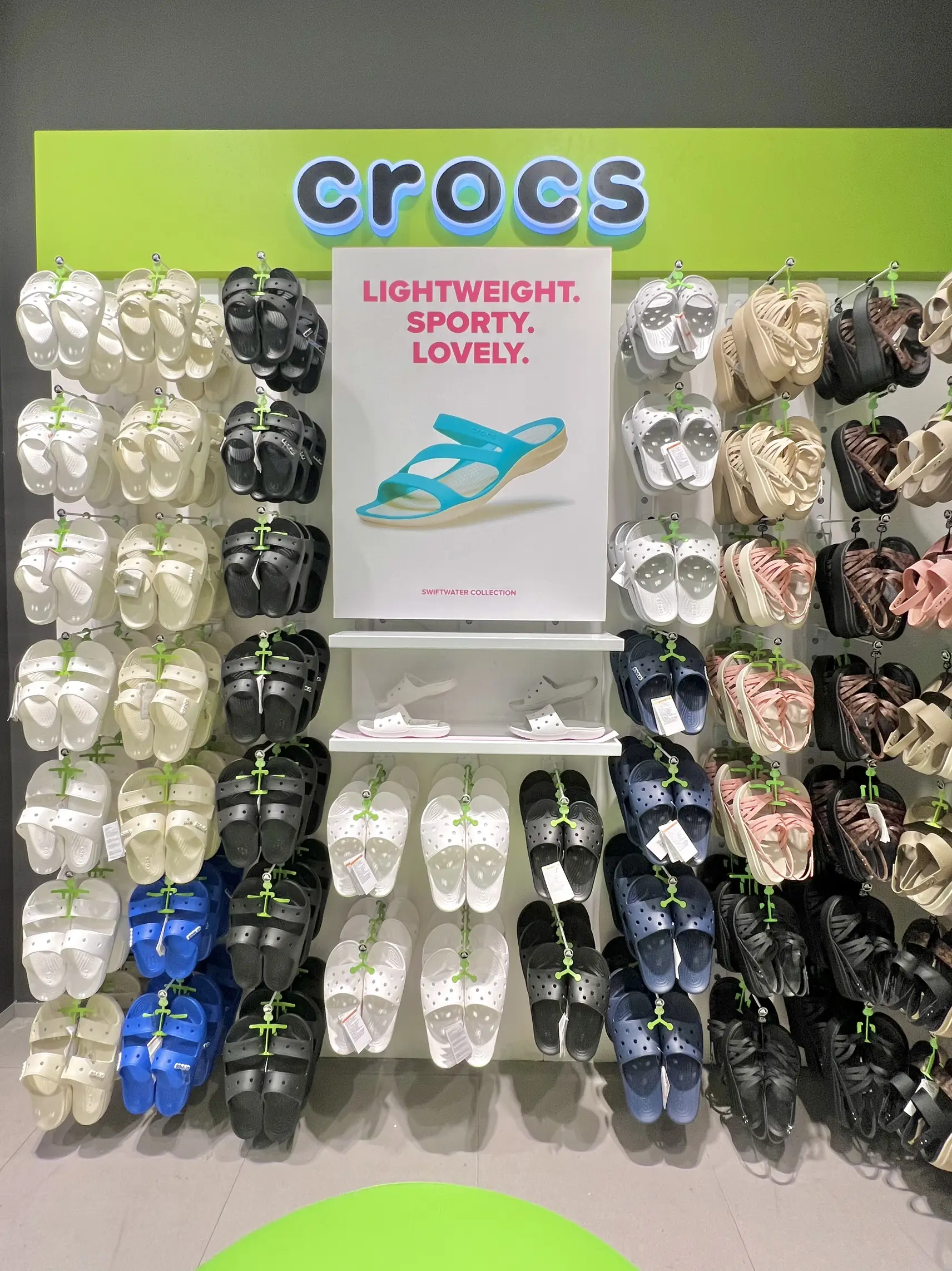 🔥พาส่อง Shop Crocs เซนทรัลแจ้ง….รุ่นไหนมีครบหมด!!! 👀 | แกลเลอรีที่โพสต์ ...