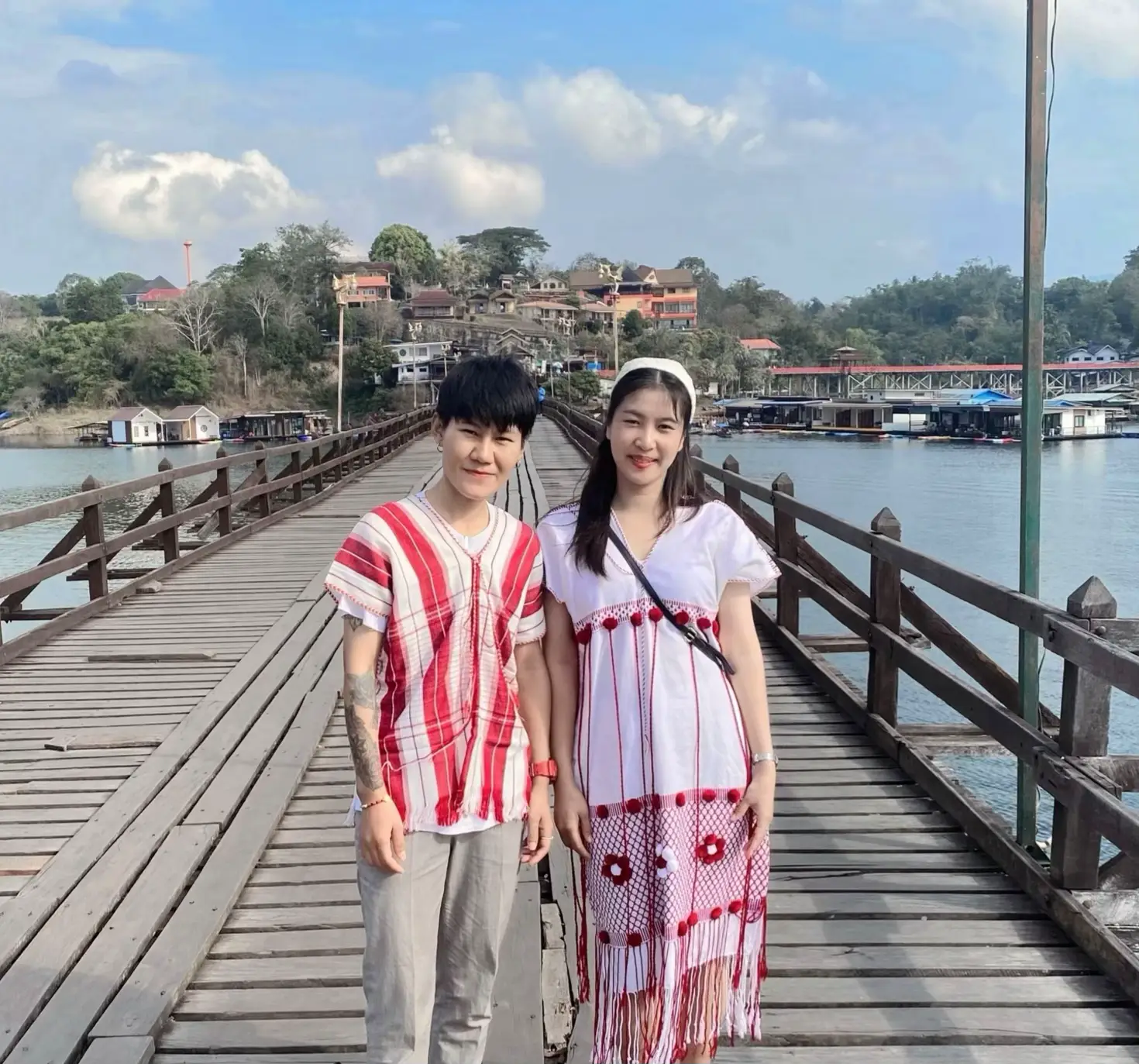 ทริปทำบุญเที่ยวสังขละบุรี กาญจนบุรี | แกลเลอรีที่โพสต์โดย Bow Kie | Lemon8