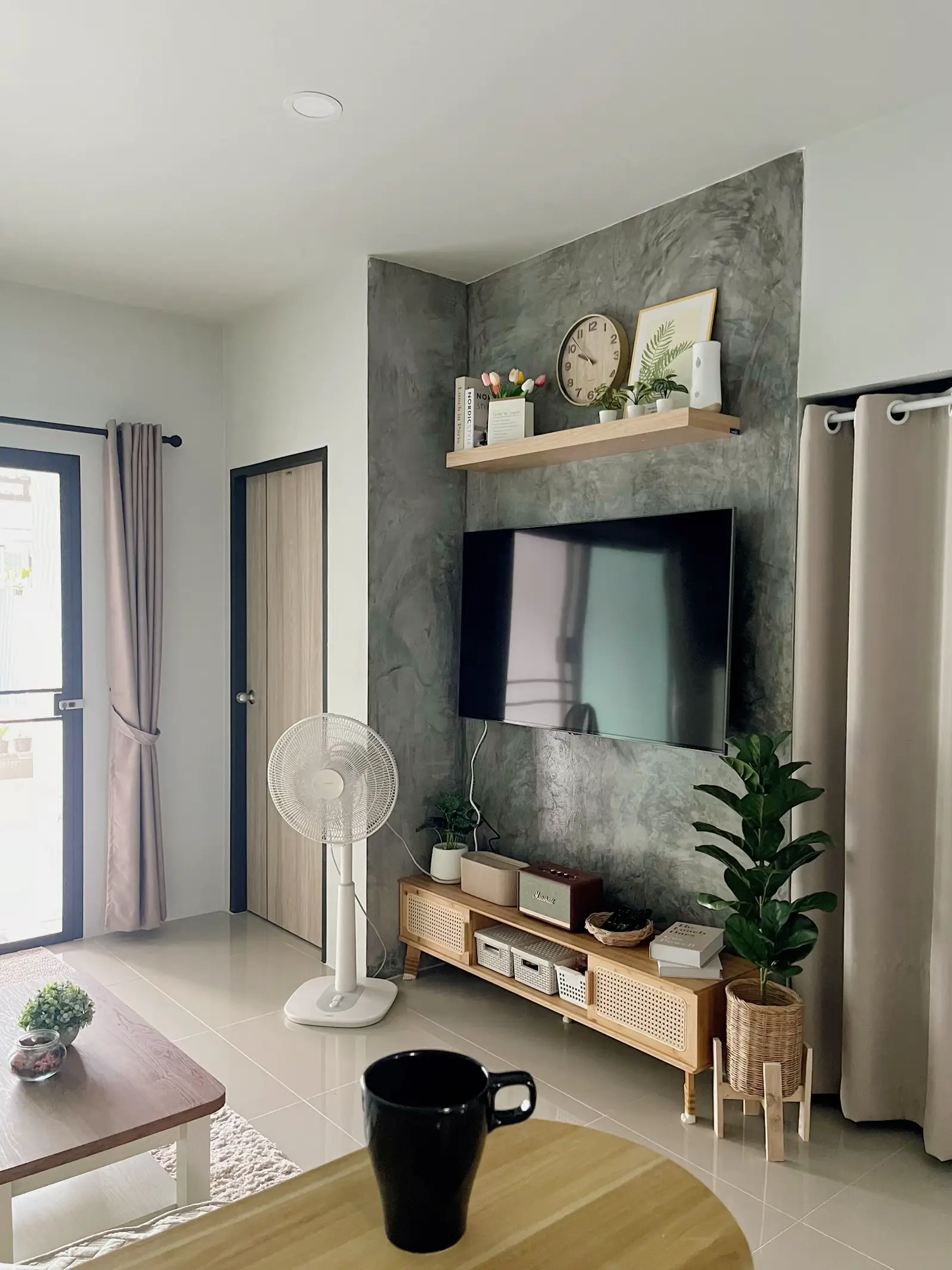 แต่งโซนทีวี (ด้วยชั้นวางติดผนัง) ในงบ 1xxx.- | แกลเลอรีที่โพสต์โดย SARIN’s House | Lemon8