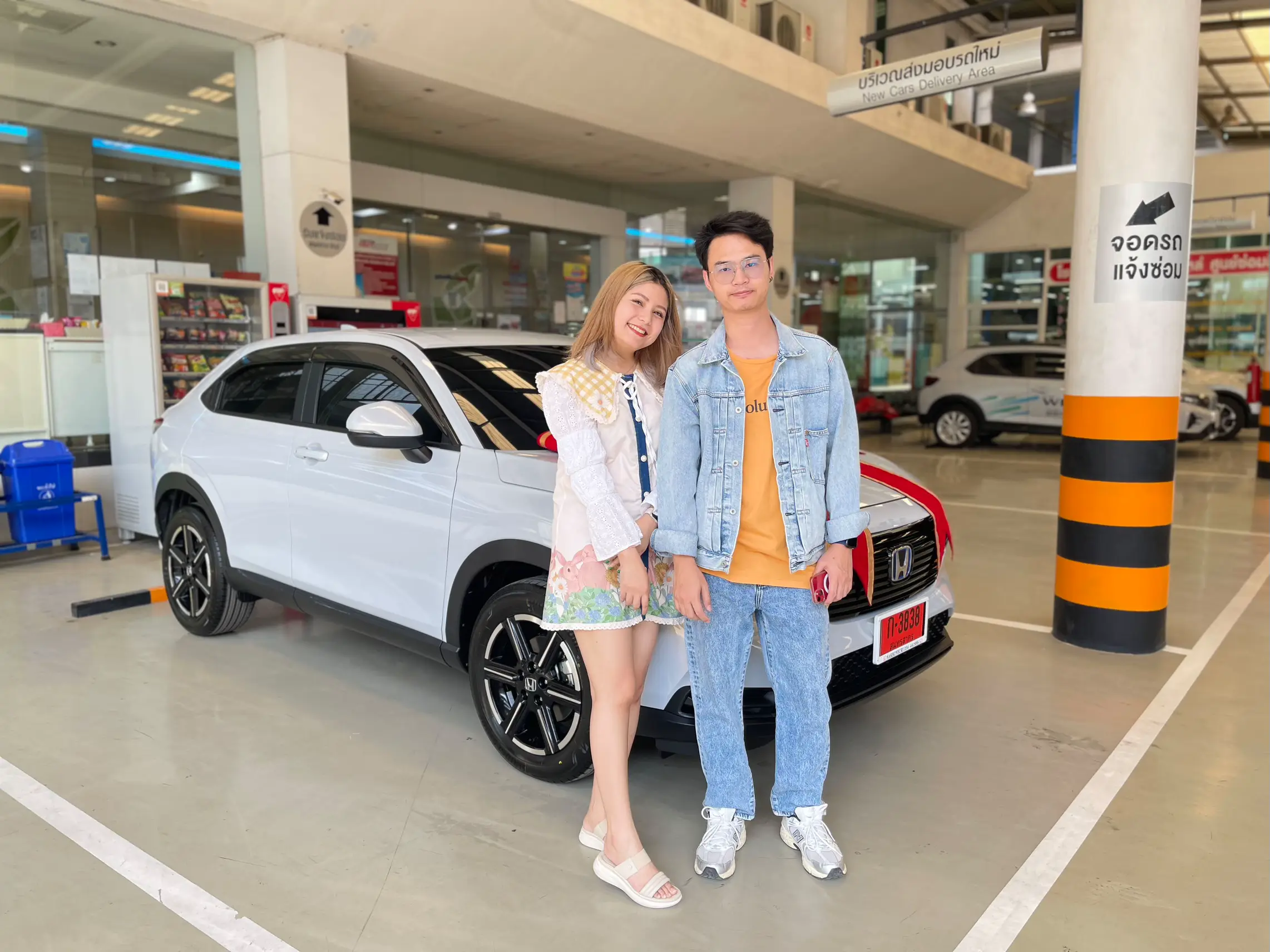 Honda HRV ehev E สีขาวซันไลท์ | แกลเลอรีที่โพสต์โดย Sine Phakwalan | Lemon8