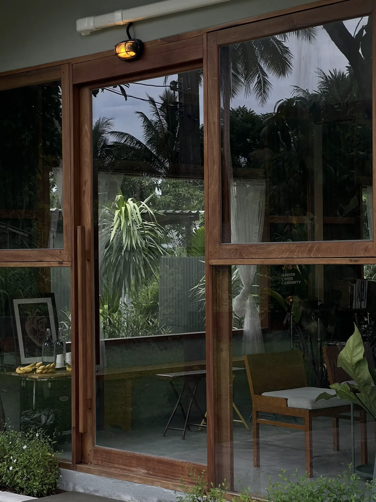 ร้านกาแฟใกล้สนามบินนครศรีฯ | แกลเลอรีที่โพสต์โดย Nat.nattapon | Lemon8