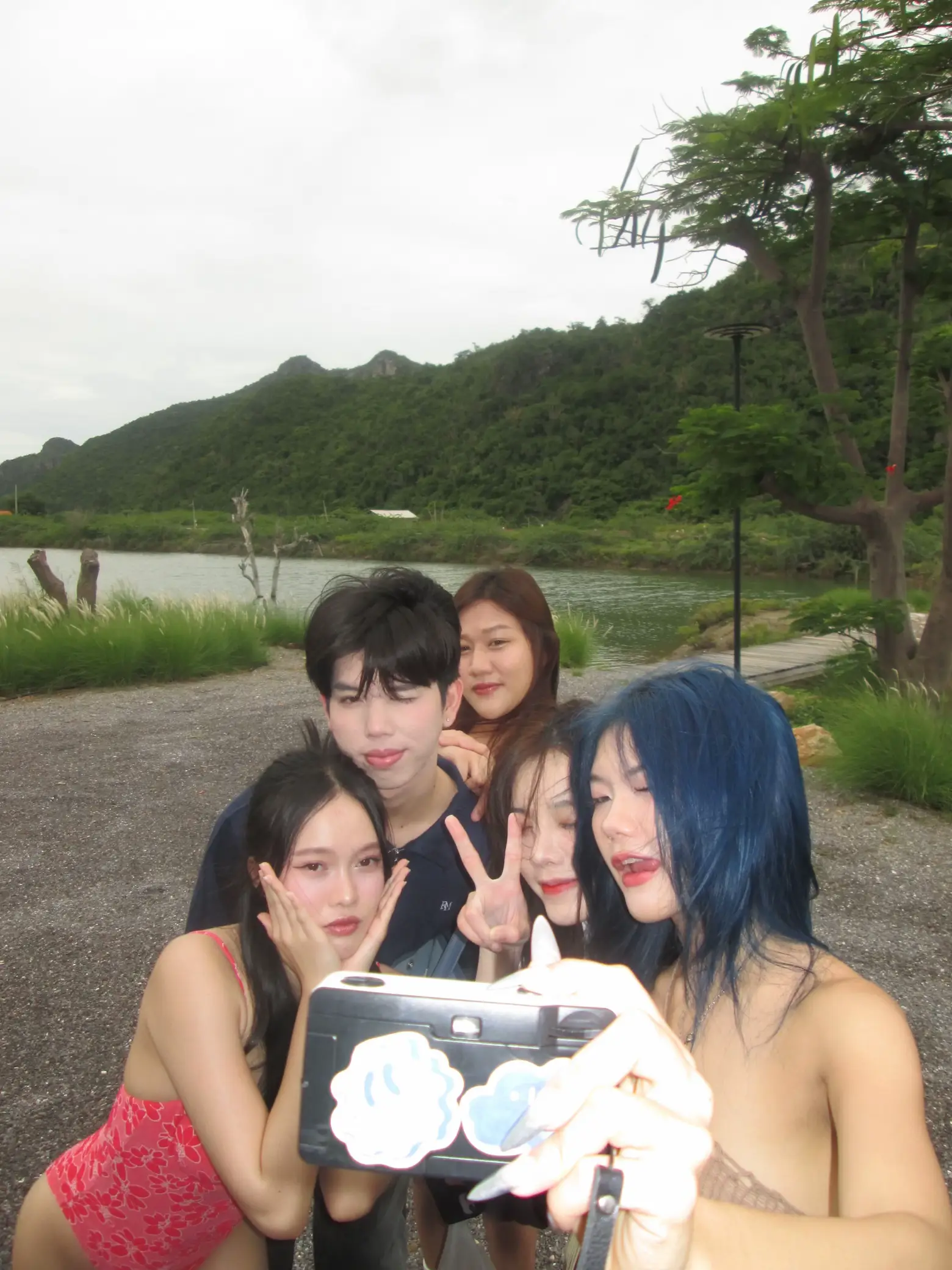 📸กล้องดิจิตอลเก่านอกกระเเสเเต่รูปสวยมาก | แกลเลอรีที่โพสต์โดย Lemonjtx | Lemon8