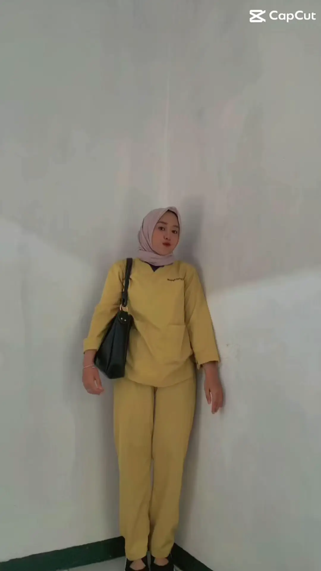 OOTD Kerja 🍋 | Video dipublikasikan oleh hsyifar | Lemon8