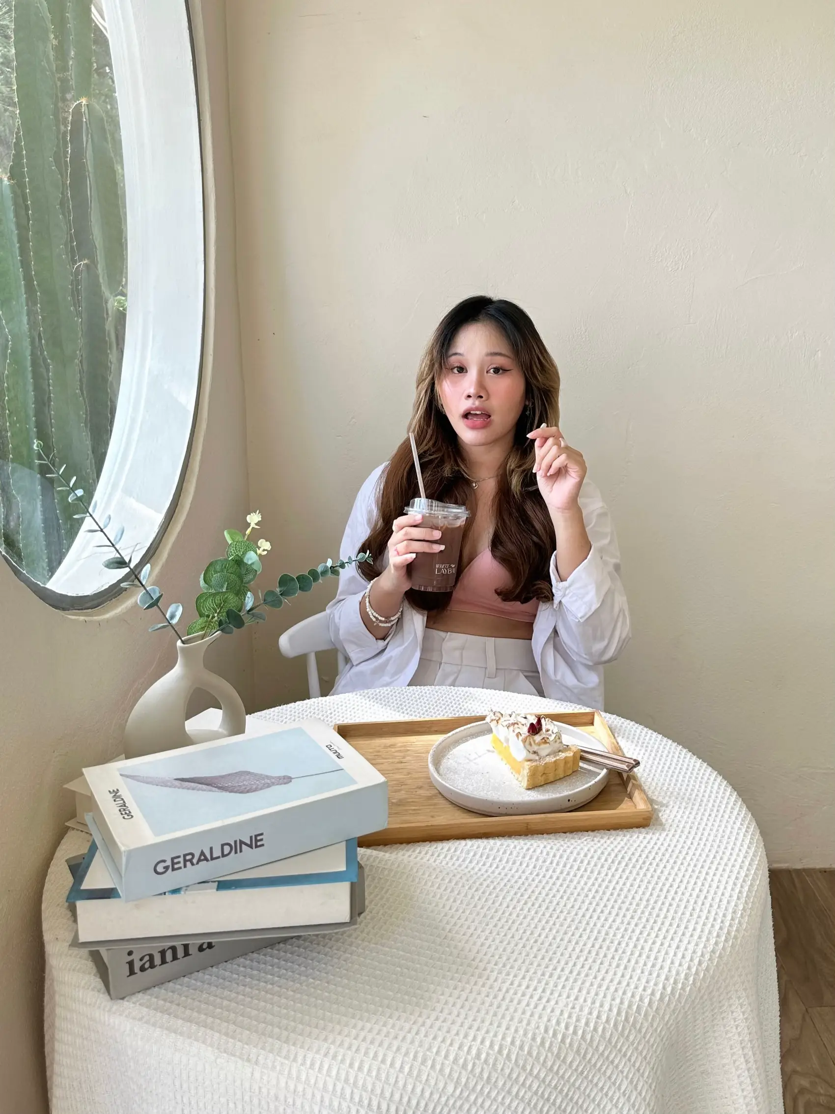 คาเฟ่เกาหลีริมทะเลจังหวัดตรัง WHITE LAY BAY🏝️ | แกลเลอรีที่โพสต์โดย ...