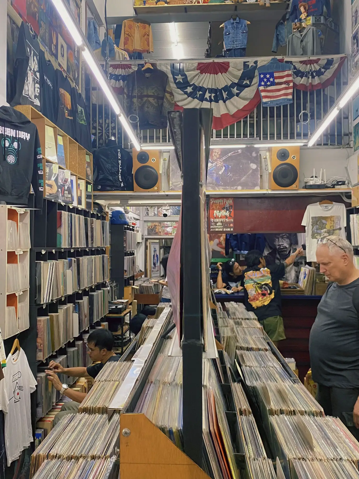 🎶💽ร้านแผ่นเสียงเชียงใหม่ Wualai Records | แกลเลอรีที่โพสต์โดย Khun.fai ...