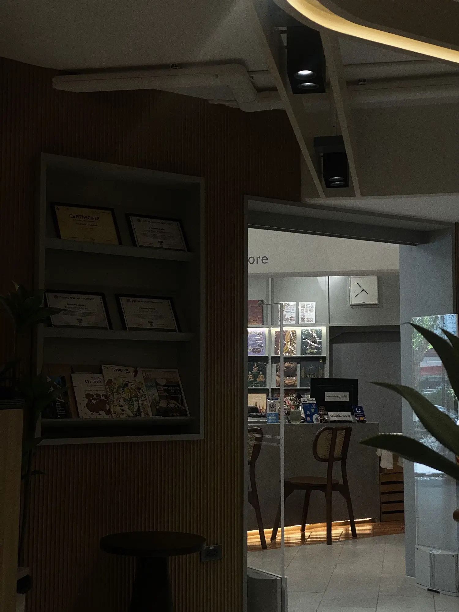 ร้านกาแฟสเปเชียลตี้ย่านจรัญฯ ☕️🥐 | แกลเลอรีที่โพสต์โดย 𝒏𝒊𝒕 — 🍒 | Lemon8