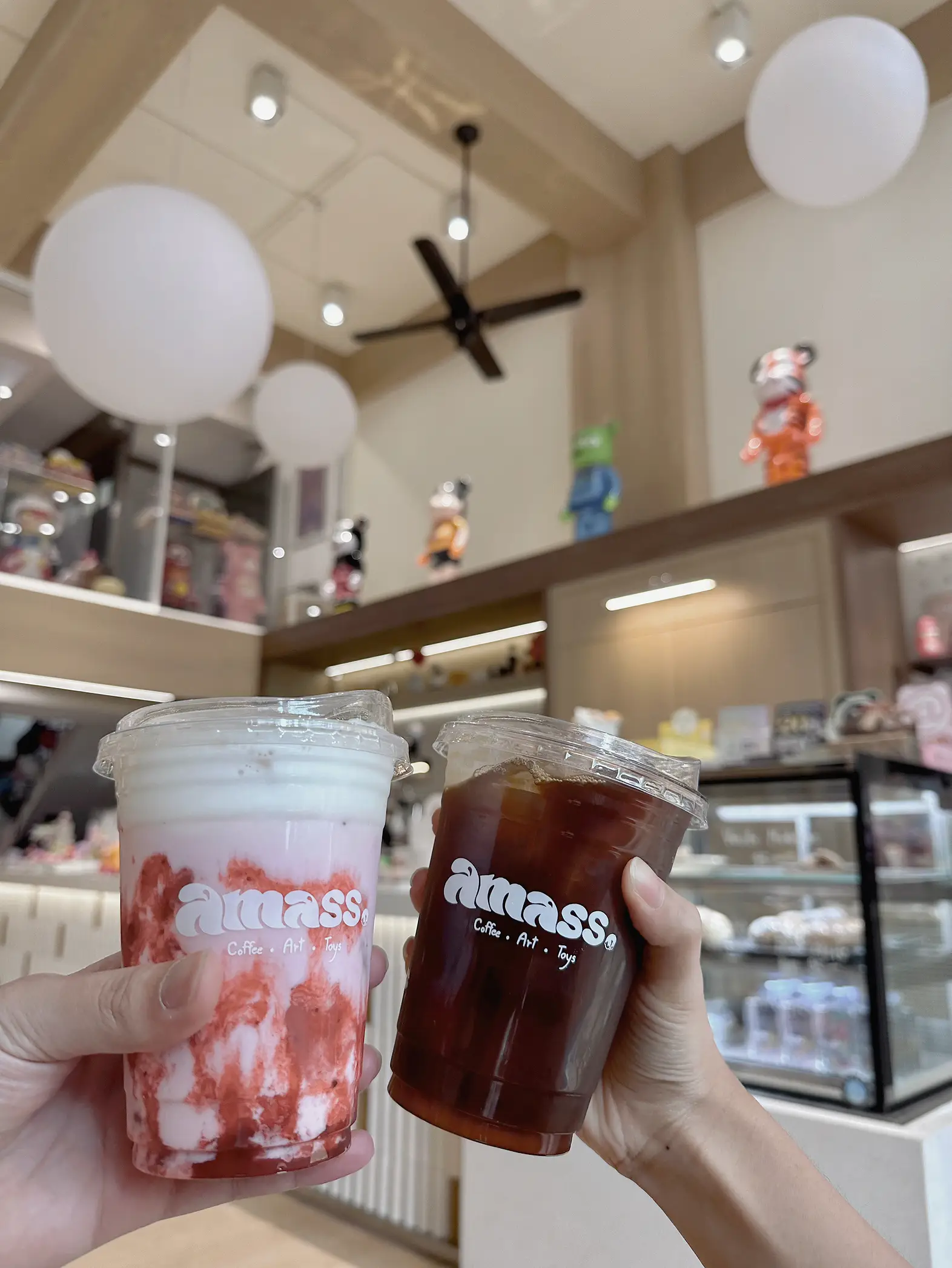 คาเฟ่สุ่ม Art Toys ในกรุงเทพ 🧸 • Amass coffee art toys | แกลเลอรีที่โพสต์โดย ALittle_Ghost | Lemon8