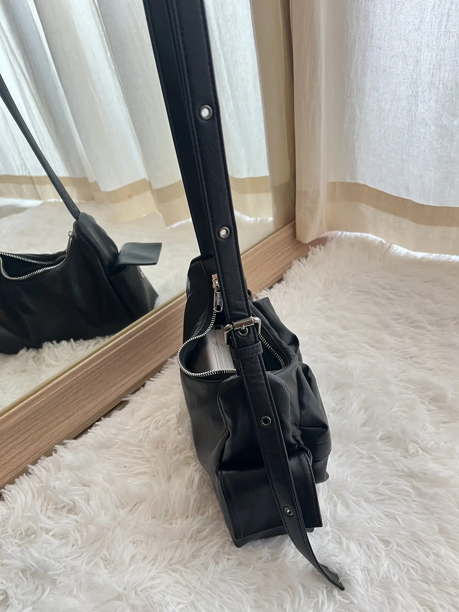 SAMO ONDOH Latest Scratch Strap Bag🩶 | Gallery posted by AK | Lemon8