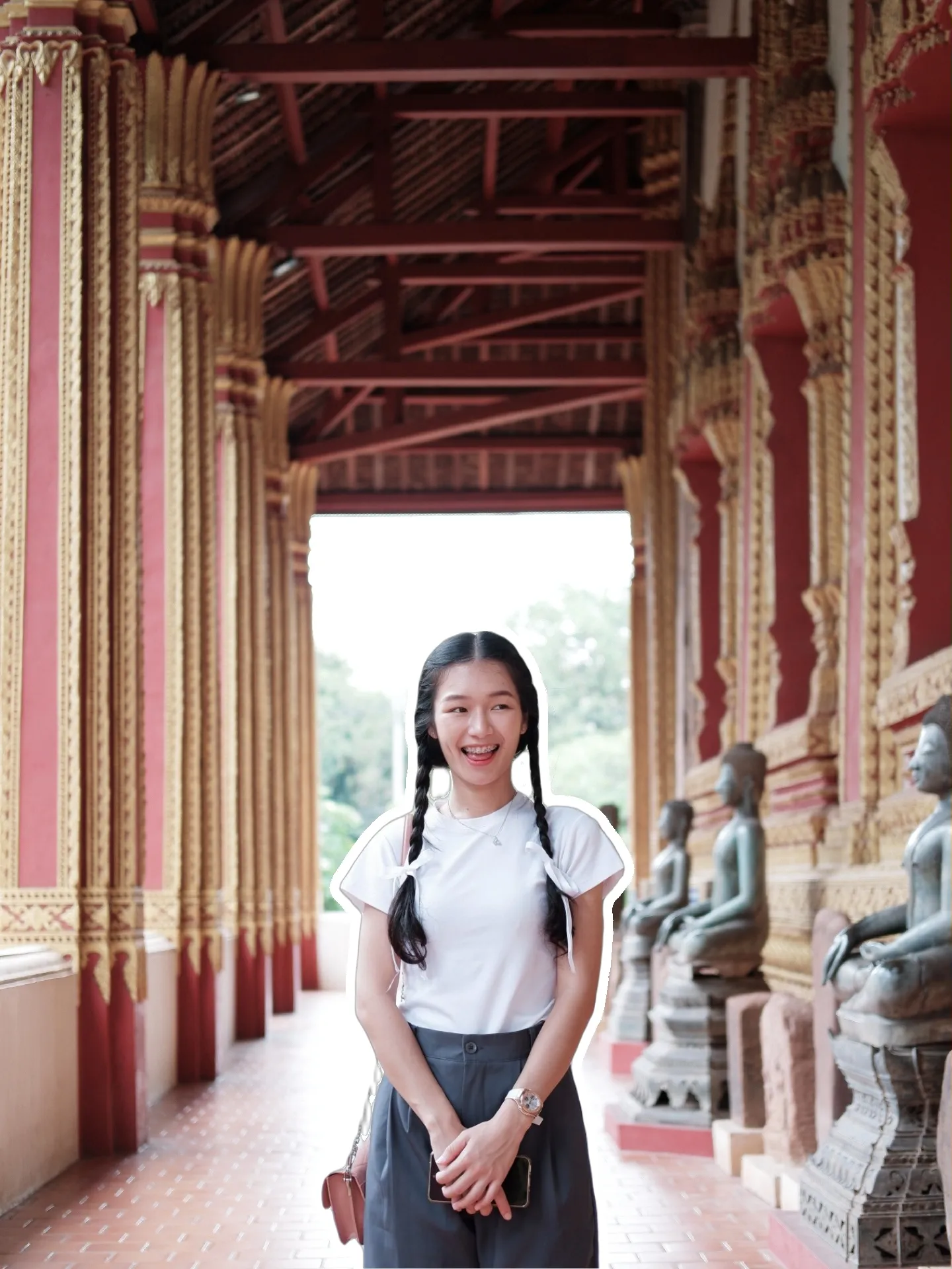 ไอเดีย ไปวัด > ถ่ายรูปยังไง ?? ให้ดูสุภาพ 💜 | แกลเลอรีที่โพสต์โดย CHII Ra | Lemon8