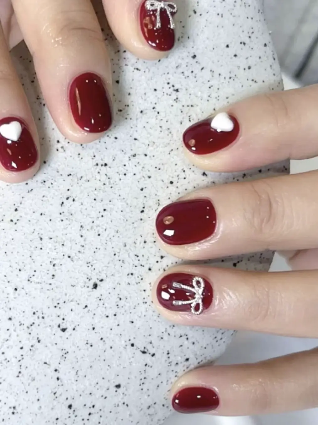 ไอเดียเล็บแดงที่จริงใจ ทาแล้วปัง!!! | แกลเลอรีที่โพสต์โดย Kibbon.n | Lemon8