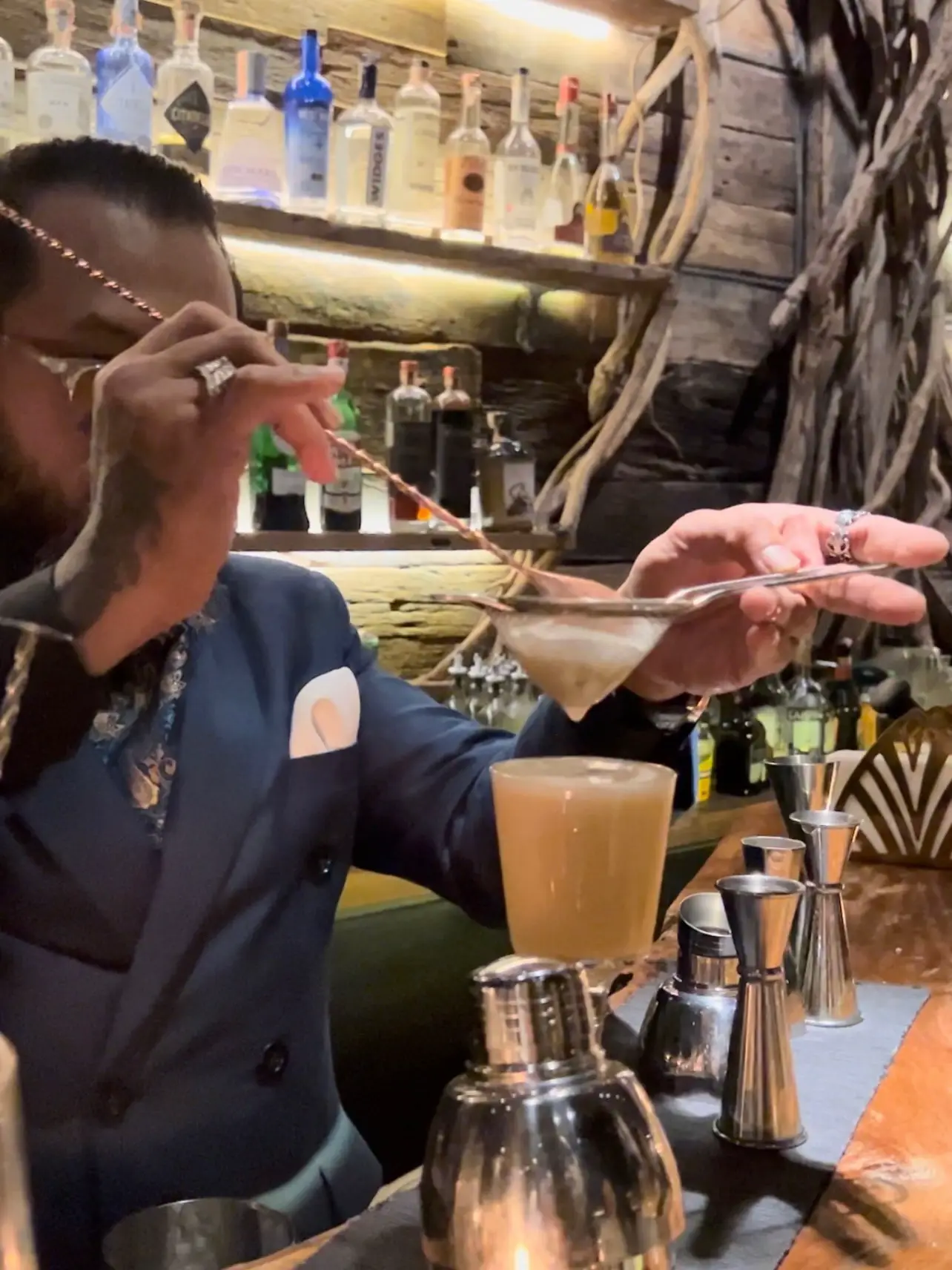 Root Bar : บาร์ลับ ย่านห้าแยกลาดพร้าว 🥃 | แกลเลอรีที่โพสต์โดย ...