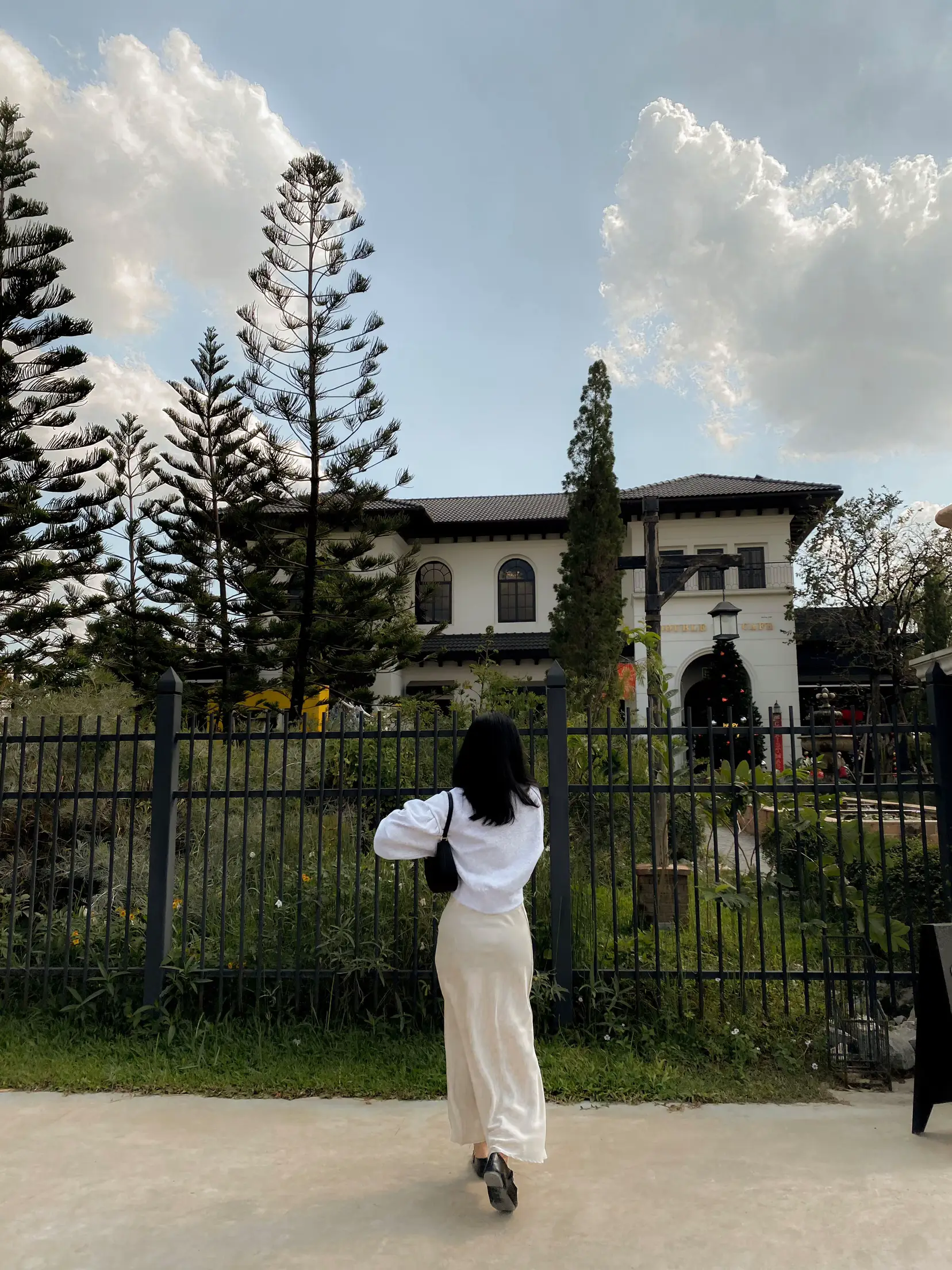 ลองจับแมทซ์ Sweater & Satin skirt | แกลเลอรีที่โพสต์โดย Aey_ni | Lemon8