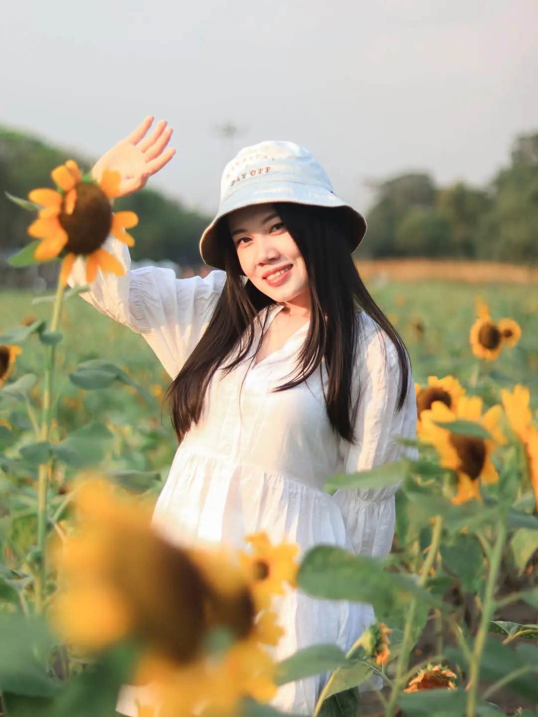 ไอเดียแต่งตัวไปถ่ายรูป สวนทานตะวัน🌻 | แกลเลอรีที่โพสต์โดย Nit Lifestyle | Lemon8