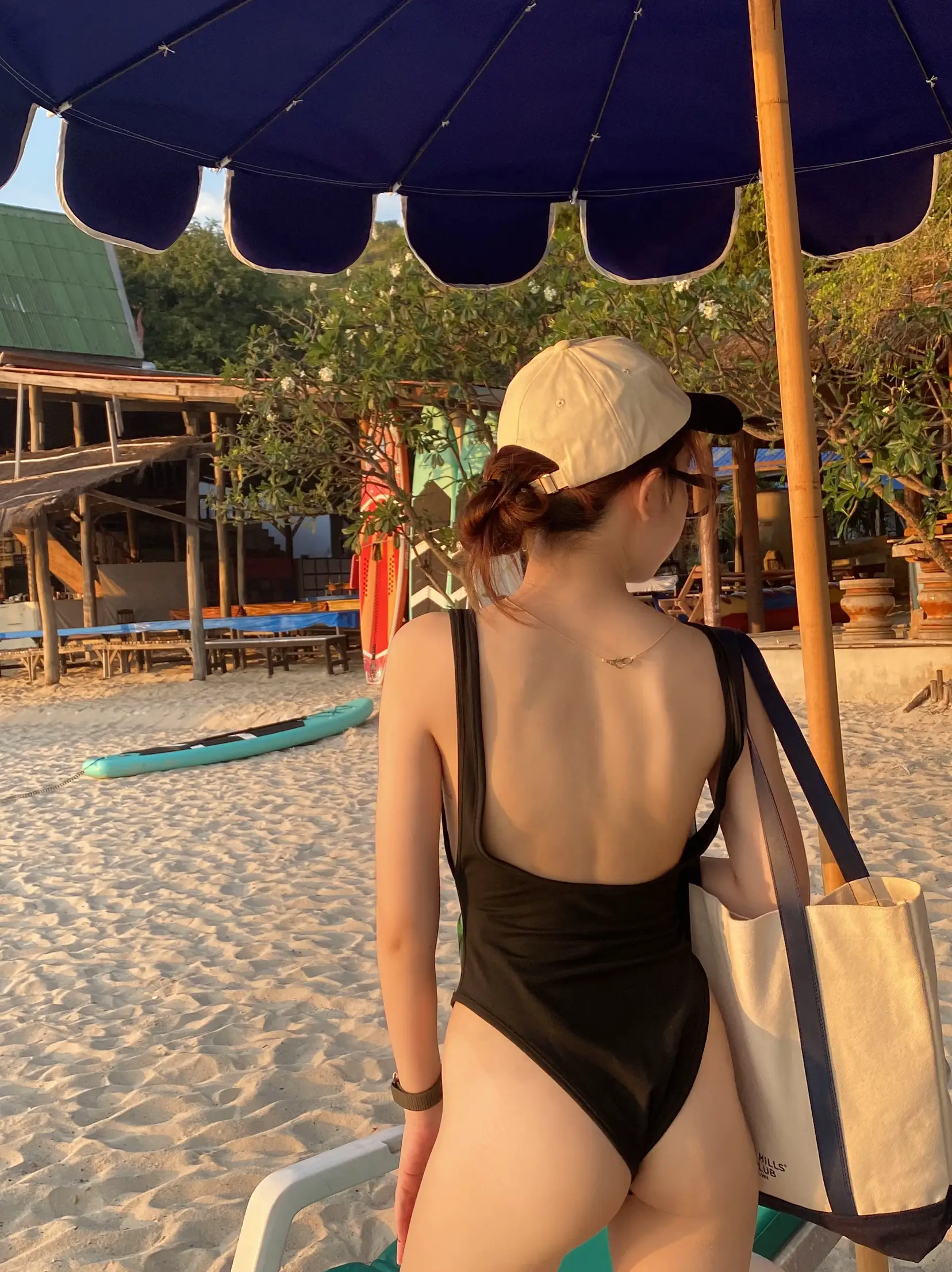 Take pictures with the sea and the sun | แกลเลอรีที่โพสต์โดย Soodybin | Lemon8