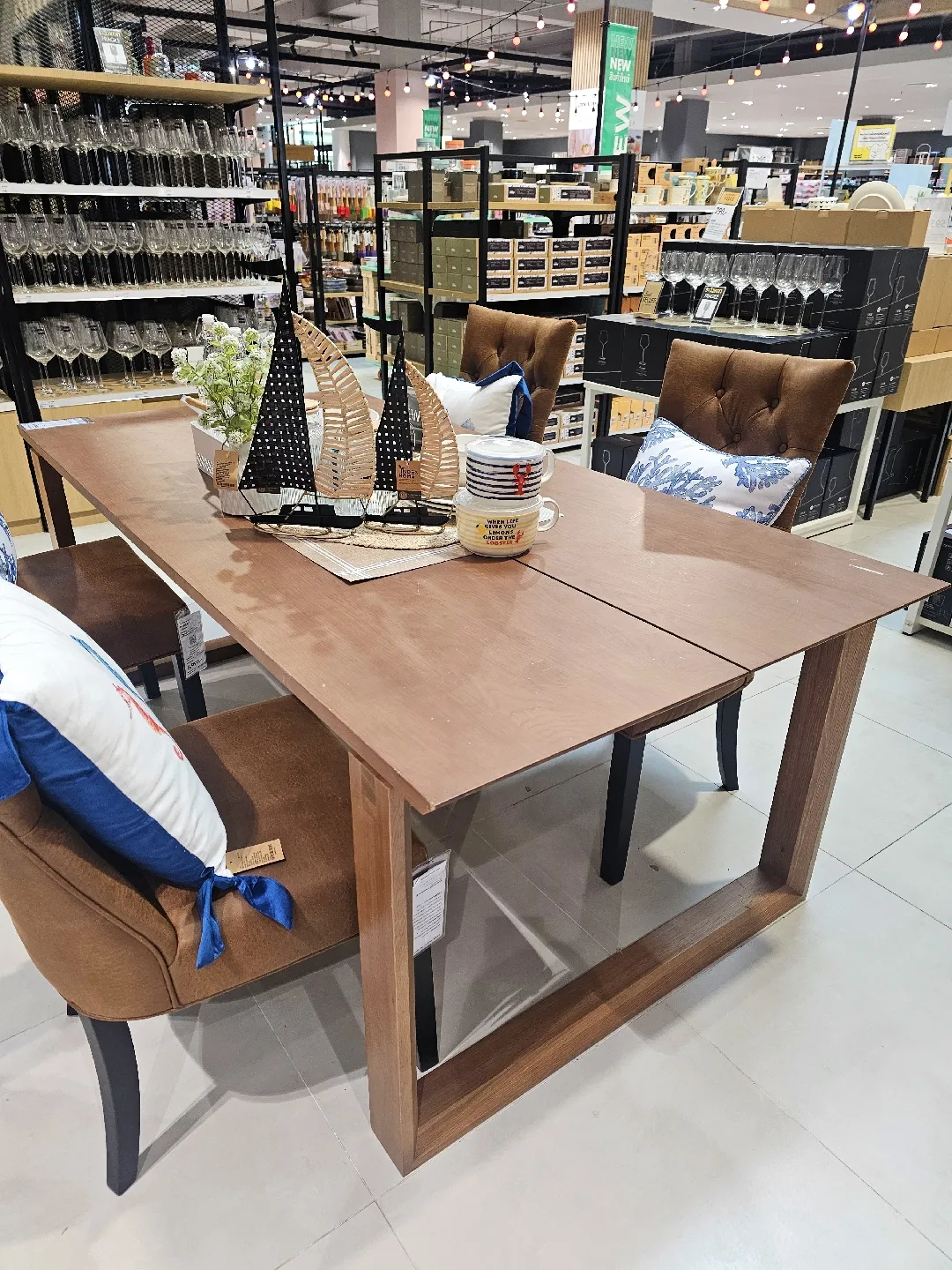 โต๊ะกินข้าว 🤩 จาก 39,000฿ ได้มา 3,800฿ 🏡 | แกลเลอรีที่โพสต์โดย morkor ...