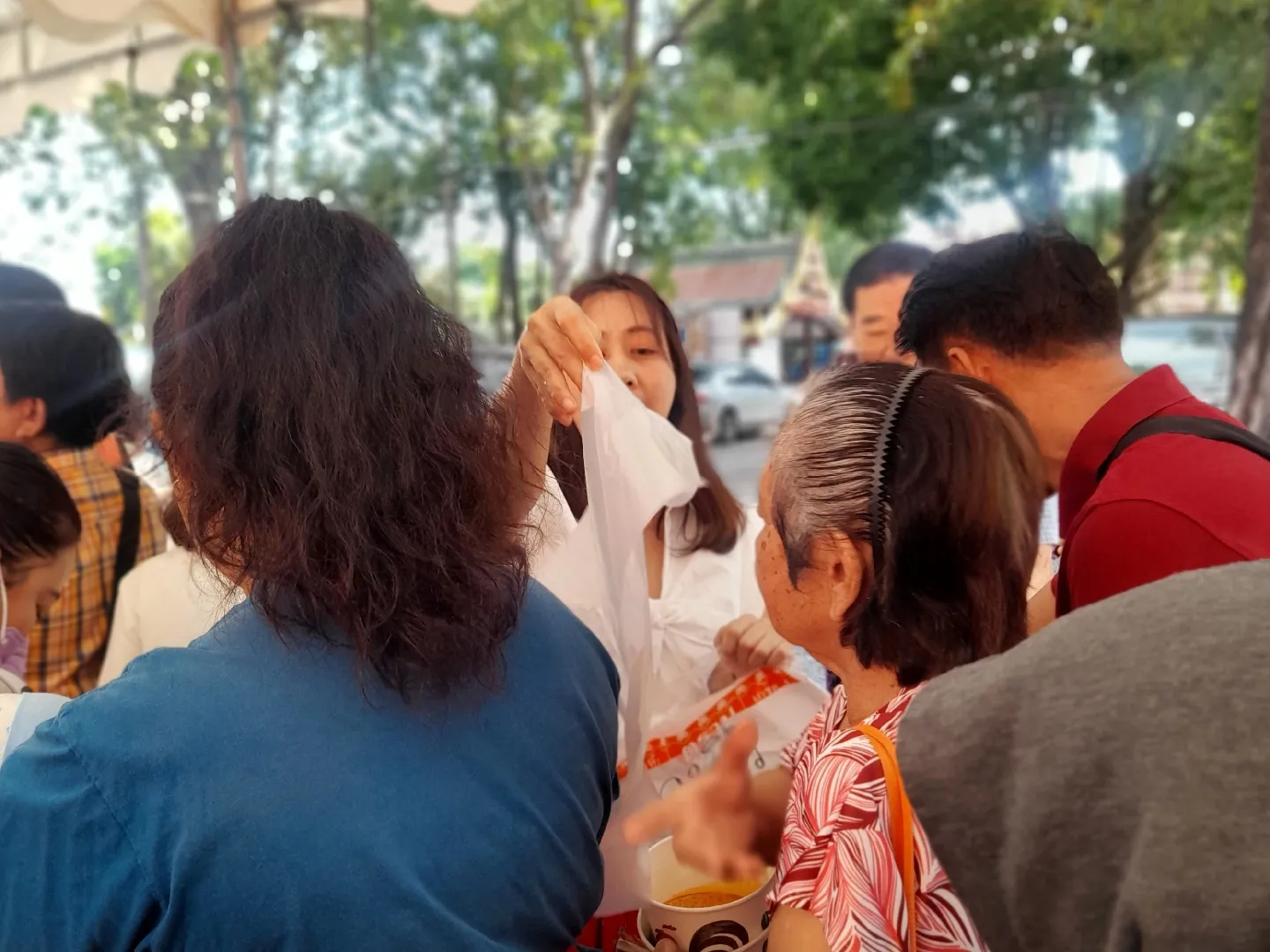 ถุงหิ้วฟรี ! #โรงทานงานกฐิน | แกลเลอรีที่โพสต์โดย kru.ink | Lemon8