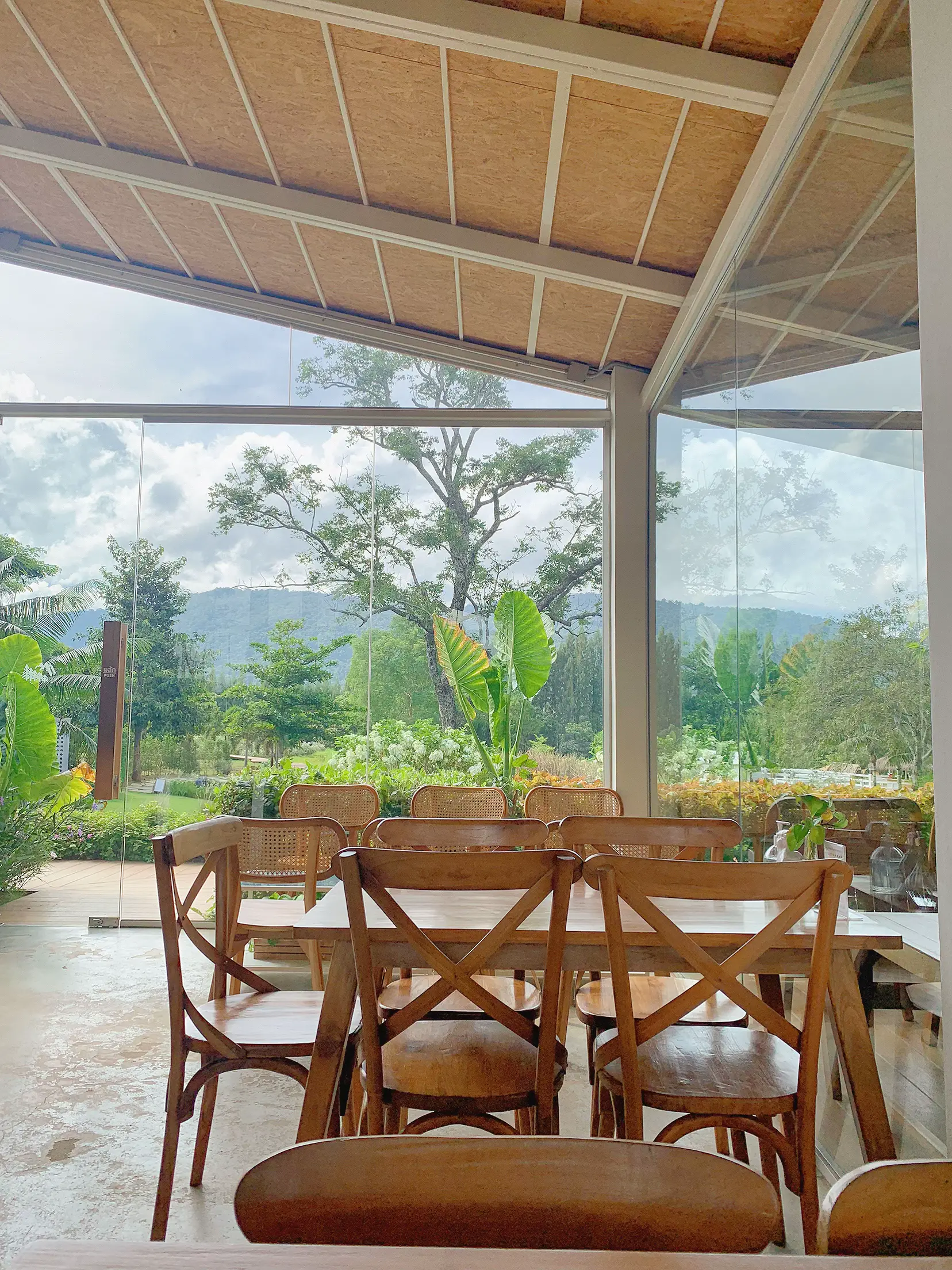 คาเฟ่ฟีลเมืองนอกที่เขาใหญ่ | BUCOLIC Cafe⛰️🍃 | แกลเลอรีที่โพสต์โดย ...