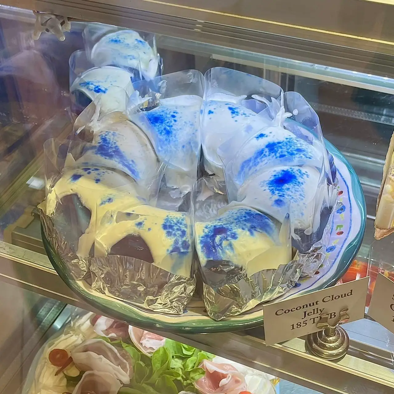 Tight Face Cake Review Followed by Mom Watch😋🍰 | Gallery posted by Eat ...