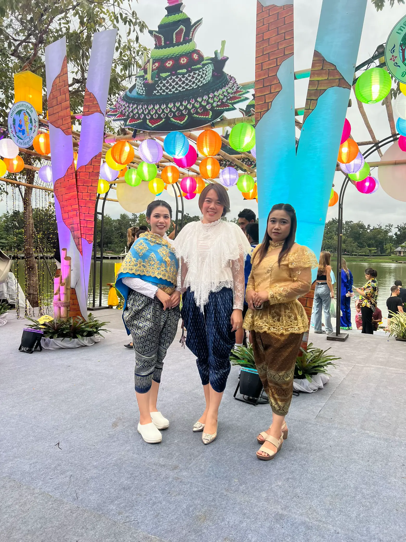ลอยกระทง ปี 2566 | แกลเลอรีที่โพสต์โดย Geedear | Lemon8