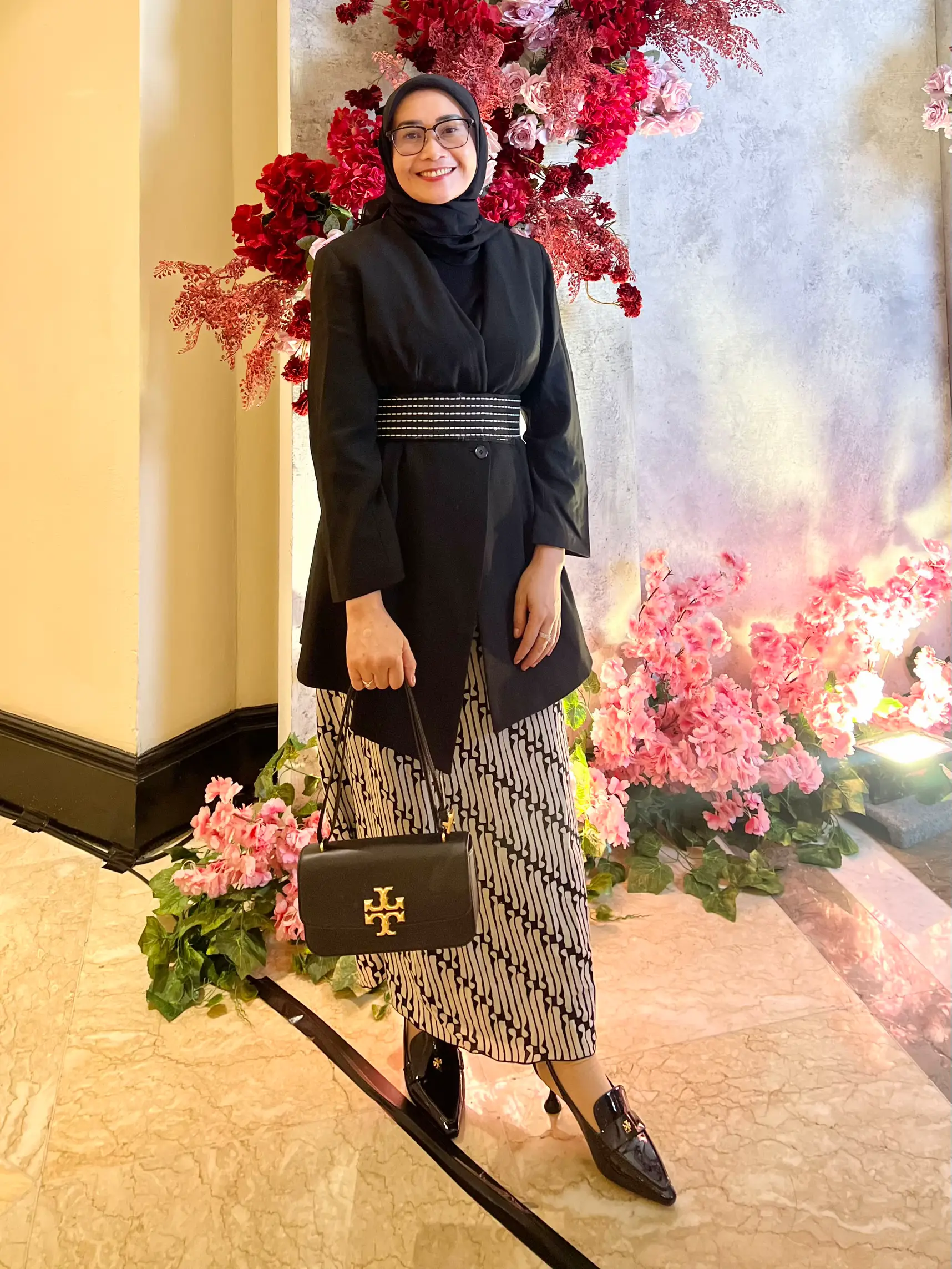 Outfit Kondangan Rok Batik Tulis Solo! | แกลเลอรีที่โพสต์โดย wi | Lemon8