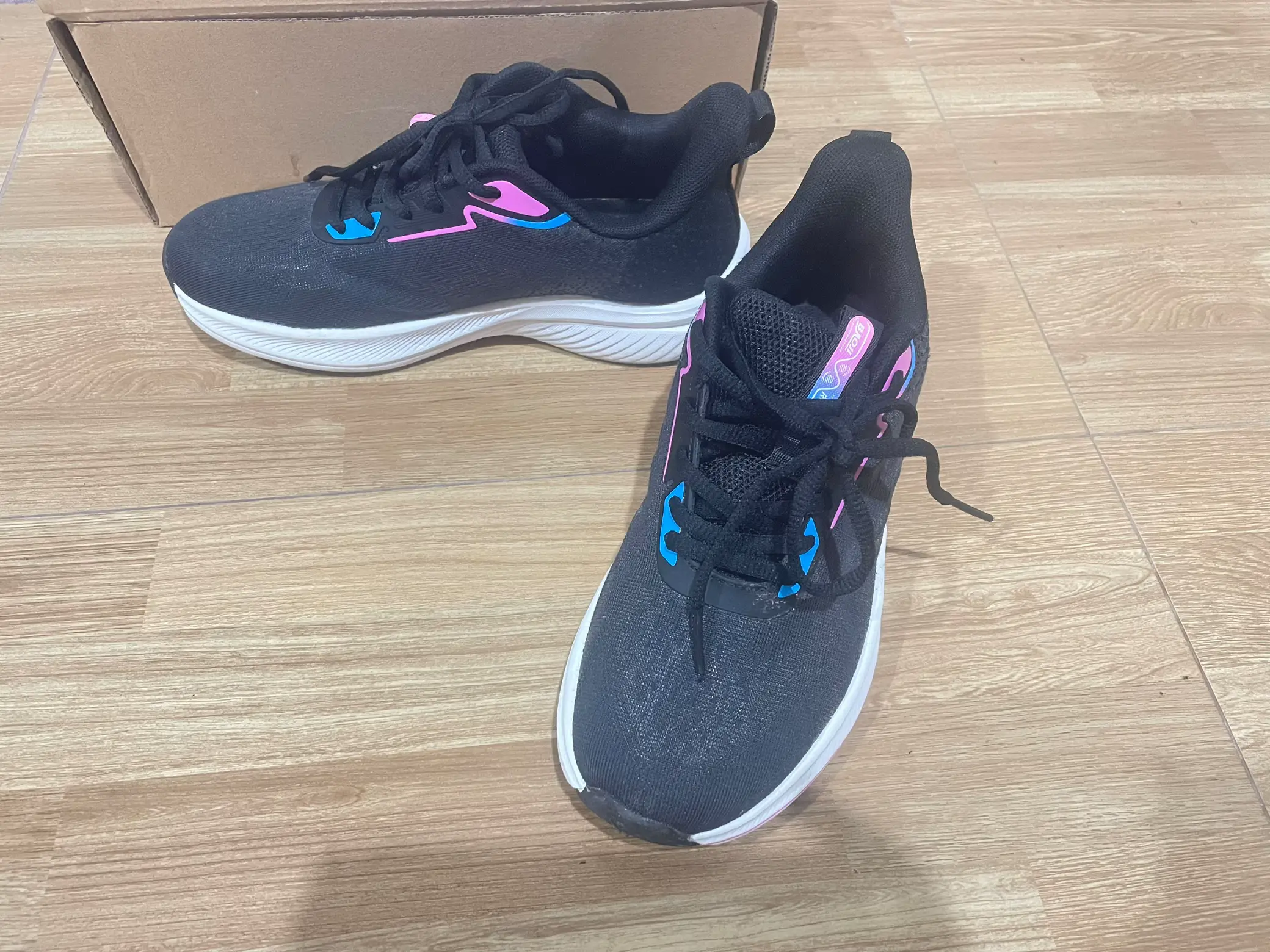 [REVIEW] รองเท้าผ้าใบ Baoji สายวิ่ง สายเดิน เบาสบาย | แกลเลอรีที่โพสต์โดย Minigoodview | Lemon8