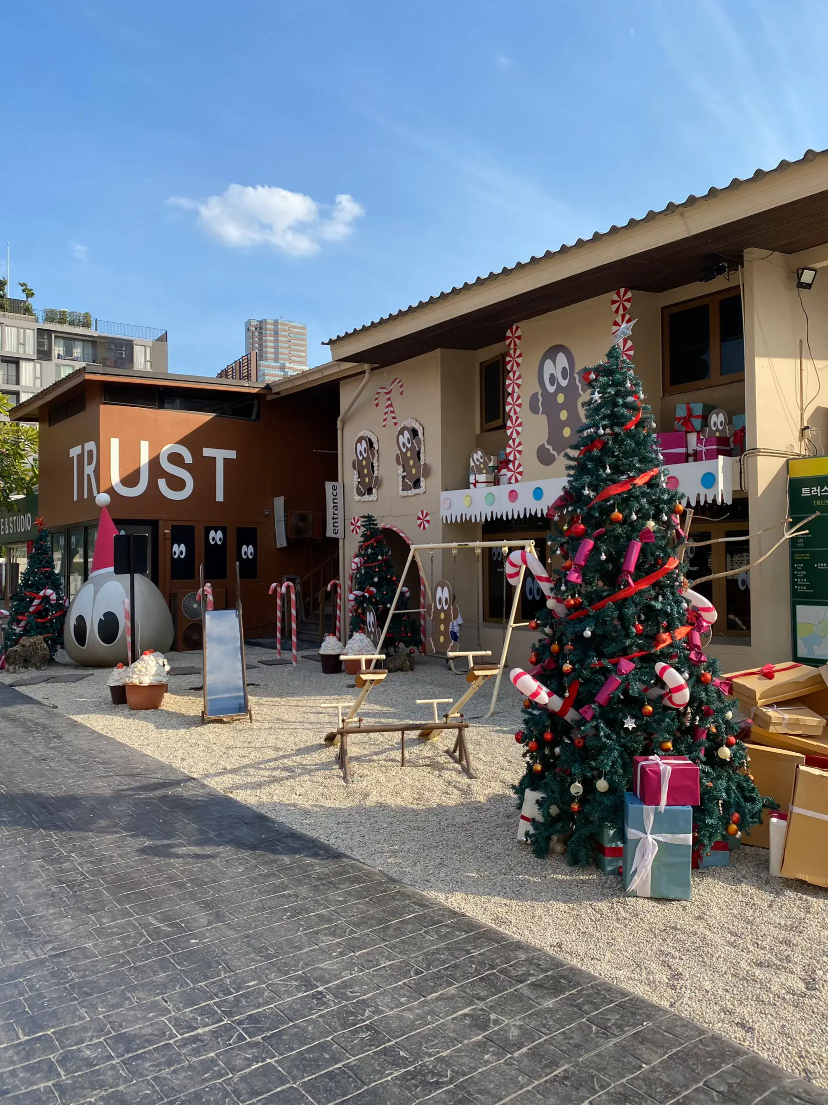 TRUST CAFE AND STUDIO คาเฟ่มุมเป็นร้อย ได้รูปเป็นพัน 🎀 | แกลเลอรีที่ ...