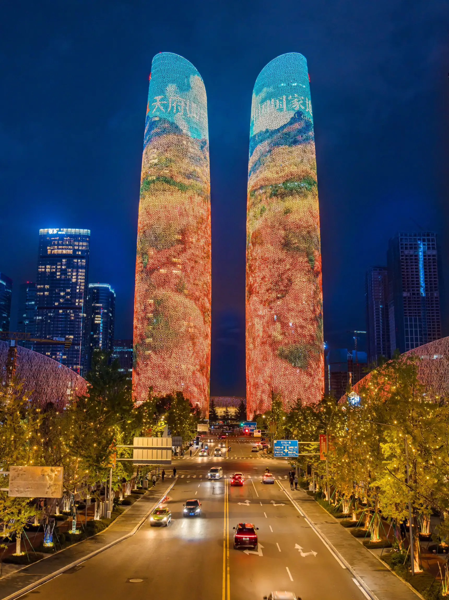 พิกัดเด็ดเฉิงตู Chengdu Twin Tower ชมฟรี ไฟ LED สุดอลัง🌃 | แกลเลอรีที่ ...